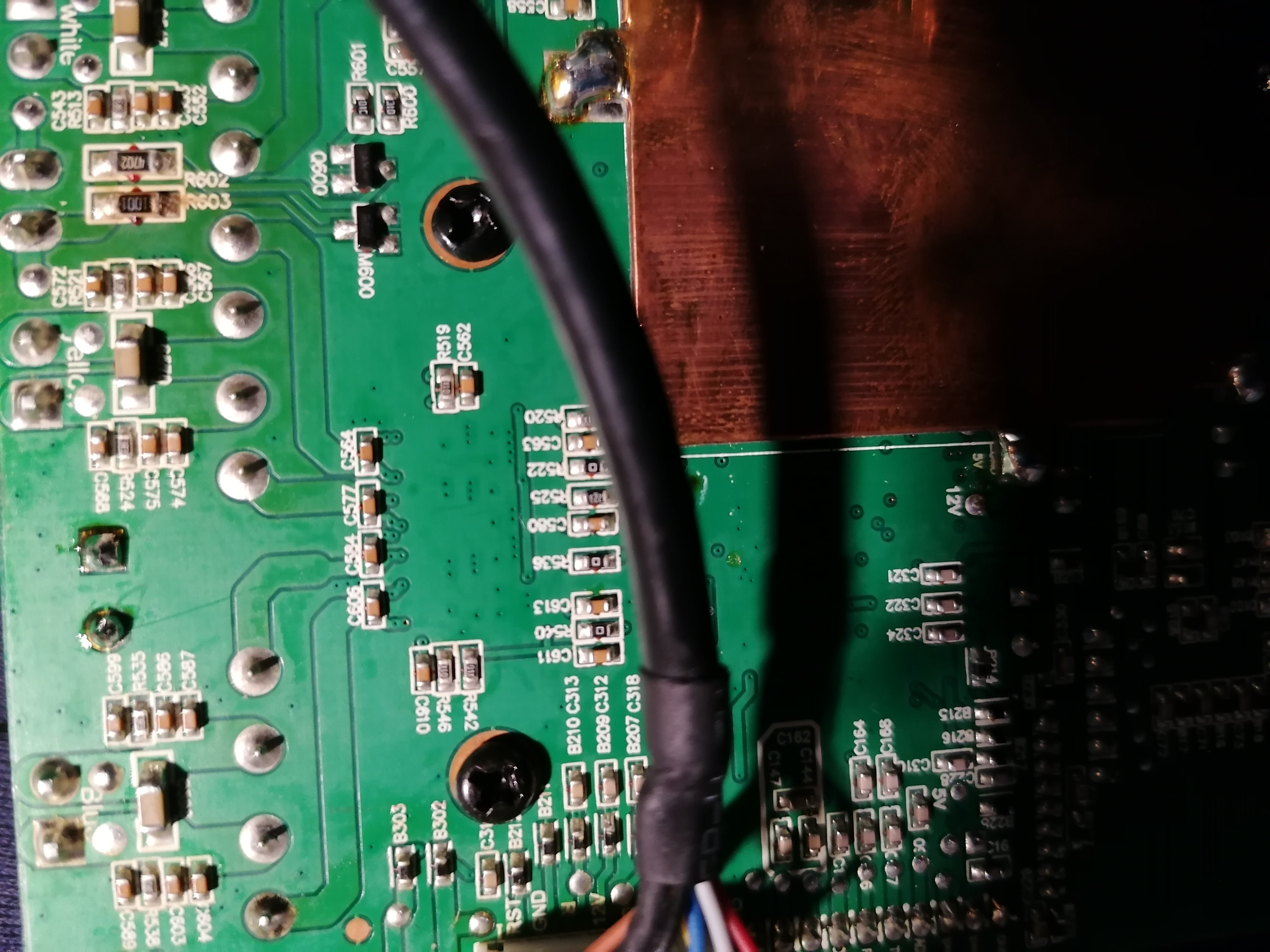 Rezystor SMD 1001 się nagrzewa i nie przewodzi napięcia w Canton musicbox M