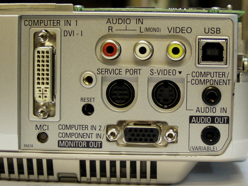 Jak uruchomić projektor Infocus LP340 bez lampy i zasilacza? - 103