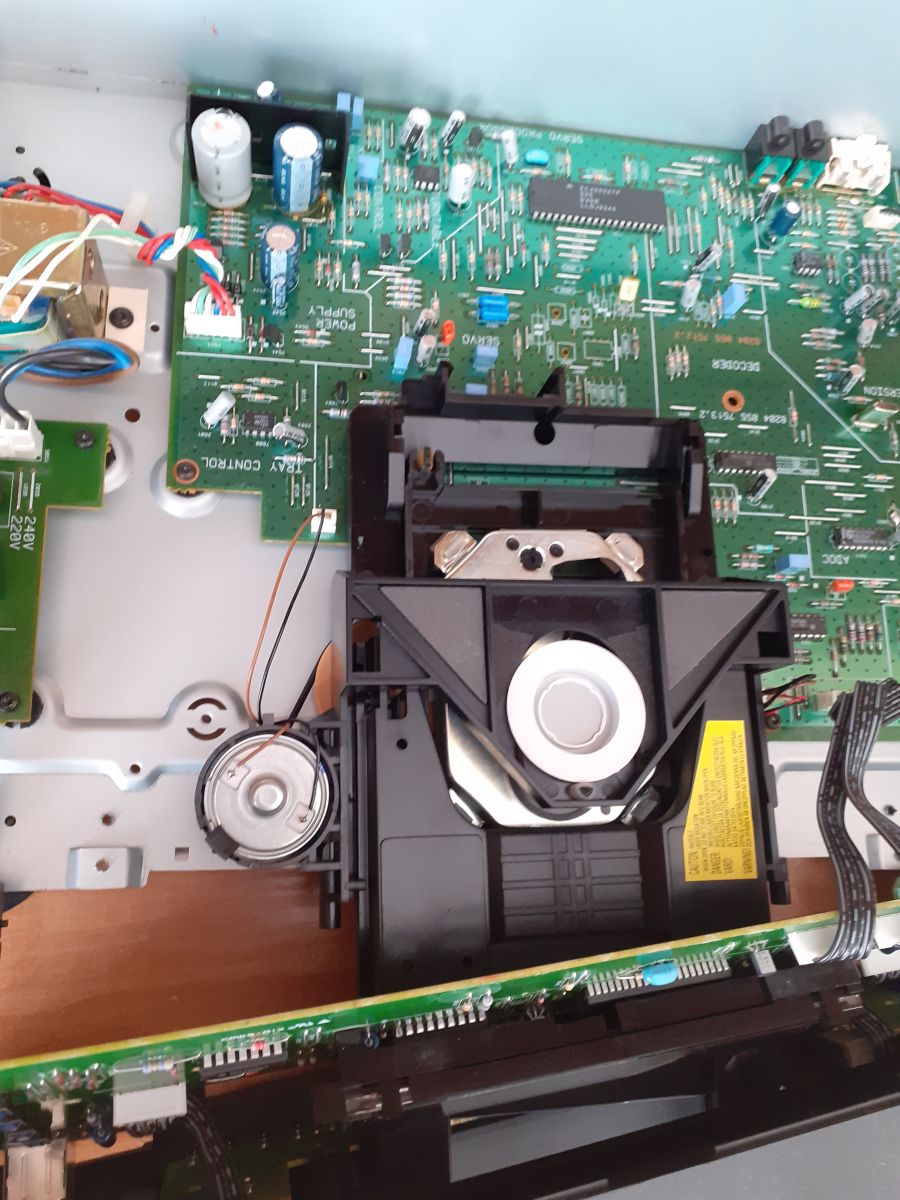 [Rozwiązano] Wymiana żółtej zębatki w odtwarzaczu CD Philips 931 ...