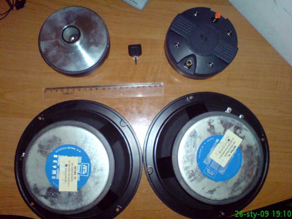 Identyfikacja drivera z głośnikami średniotonowymi 8M100 bez oznaczeń