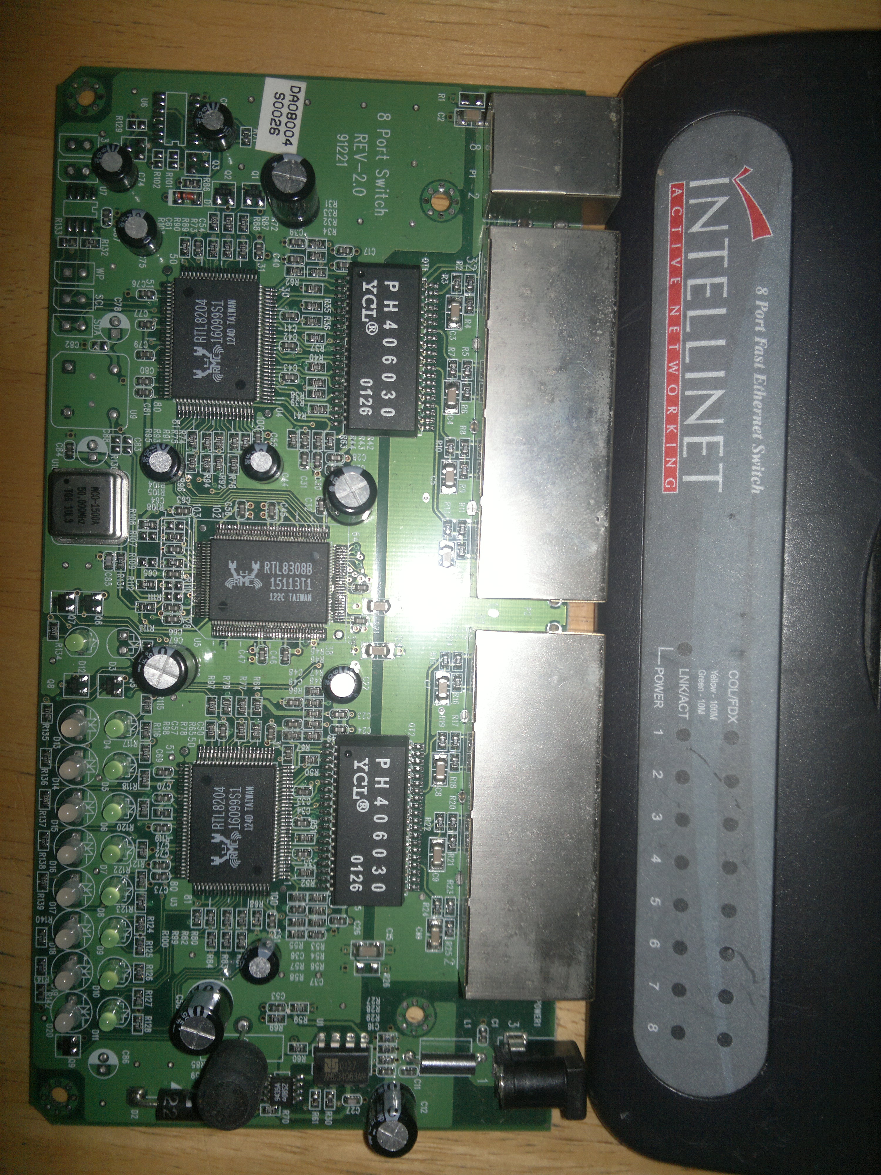 Pomoc w konfiguracji Switch-a INTELINET "8 port fast ethernet switch"