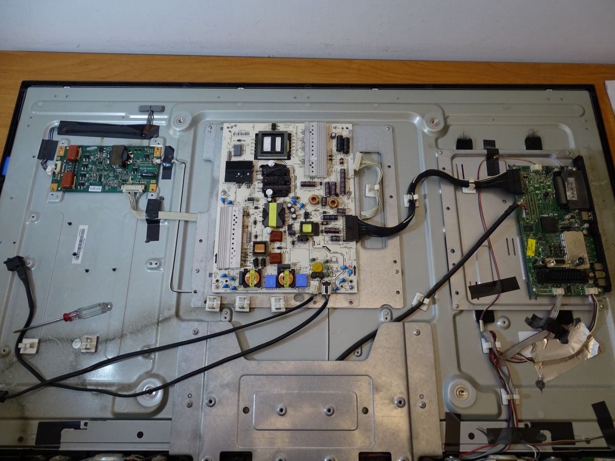 Sharp LC-40LE510E - Czerwony obraz słabe odświeżanie