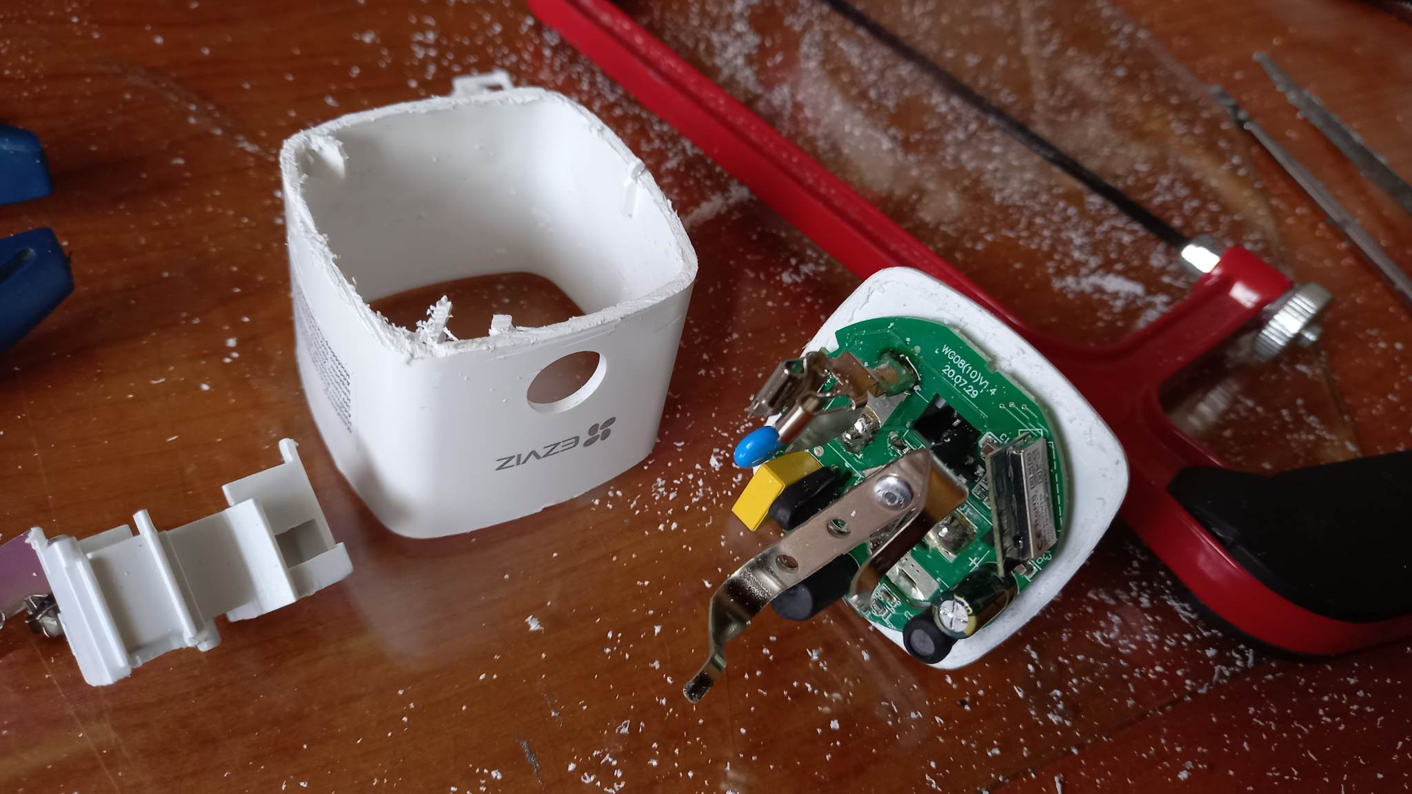 [TYWE2S] Ezviz CS-T30 10A EU (WG08(10)V1.4) brute-force teardown