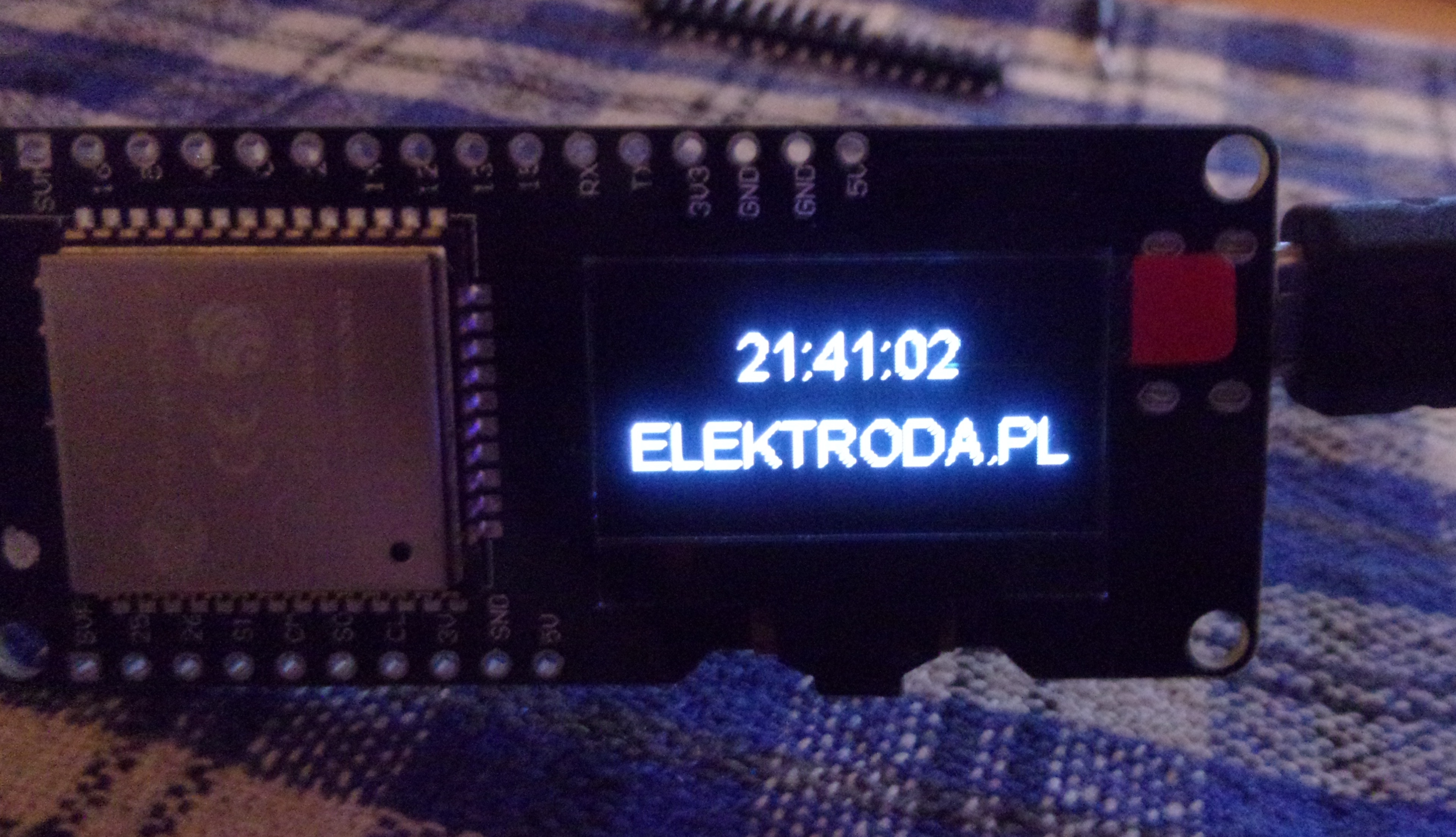Moduł LOLIN ESP32 OLED ze zintegrowanym wyświetlaczem