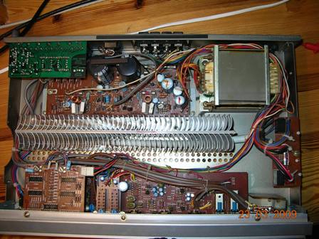 Benytone M2606A - Buczenie i drgania obudowy przy cichej muzyce