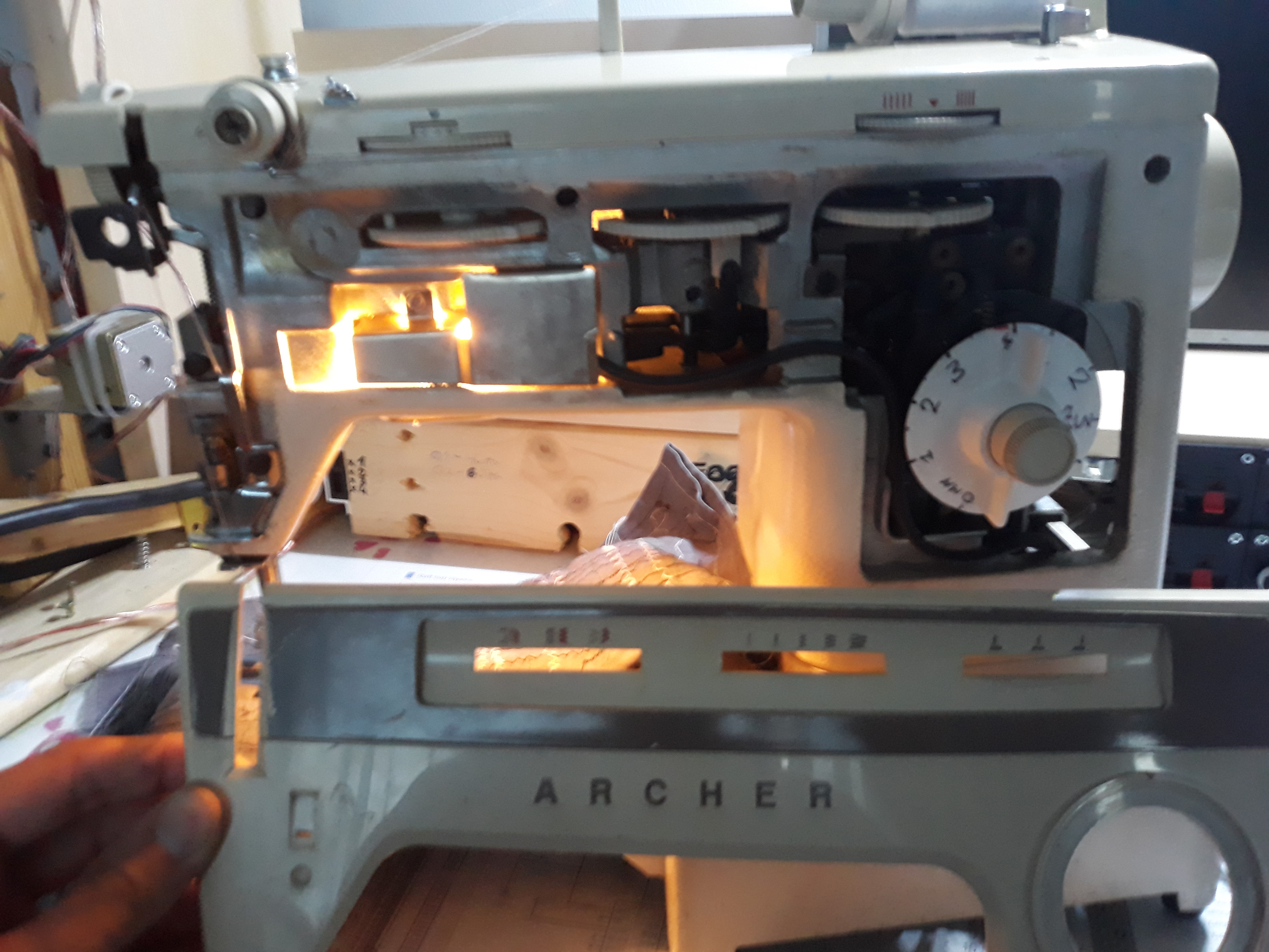 Łucznik Singer 834 - Jak szyć sciegiem gałązkowym - elektroda.pl