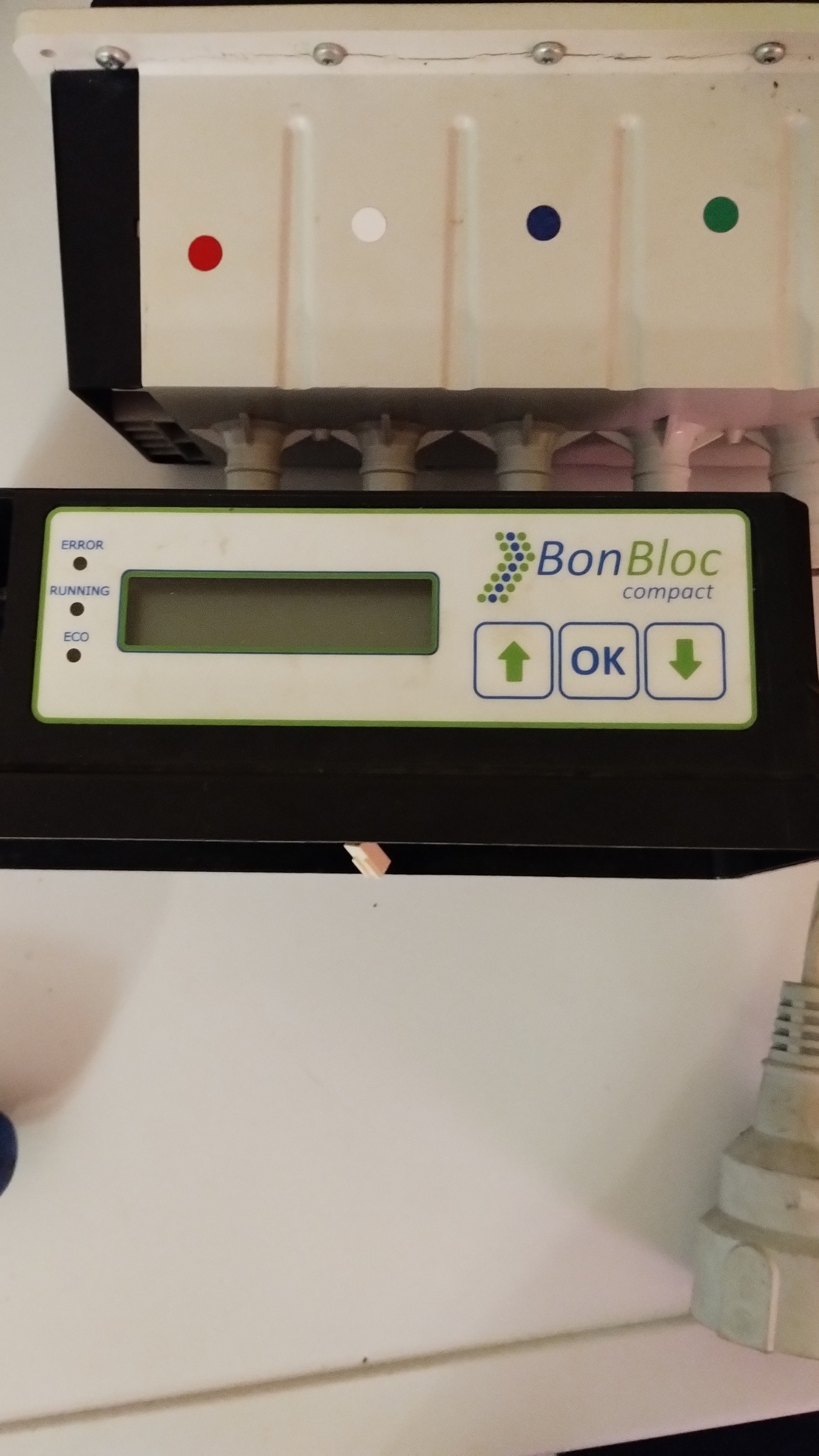 Sterownik oczyszczalni BonBloc - uszkodzenia po wylaniu baterii