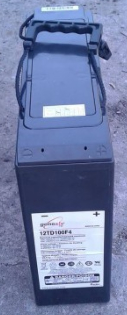 Cztery akumulatory AGM 12V 100Ah jdo 24V jakie napięcie ładowania.