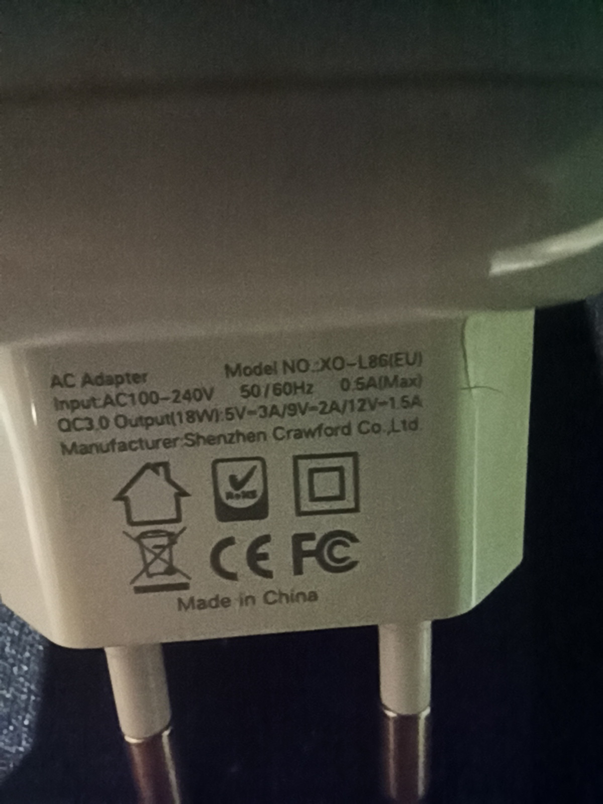 [Rozwiązano] Co oznaczają oznaczenia AC i DC na ładowarkach?