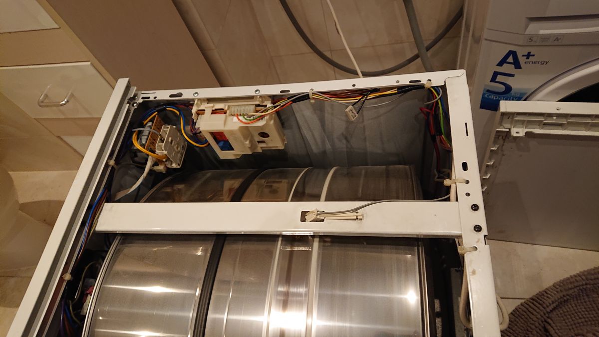 [Rozwiązano] Suszarka Gorenje WT981 nie podaje napięcia do grzałki.