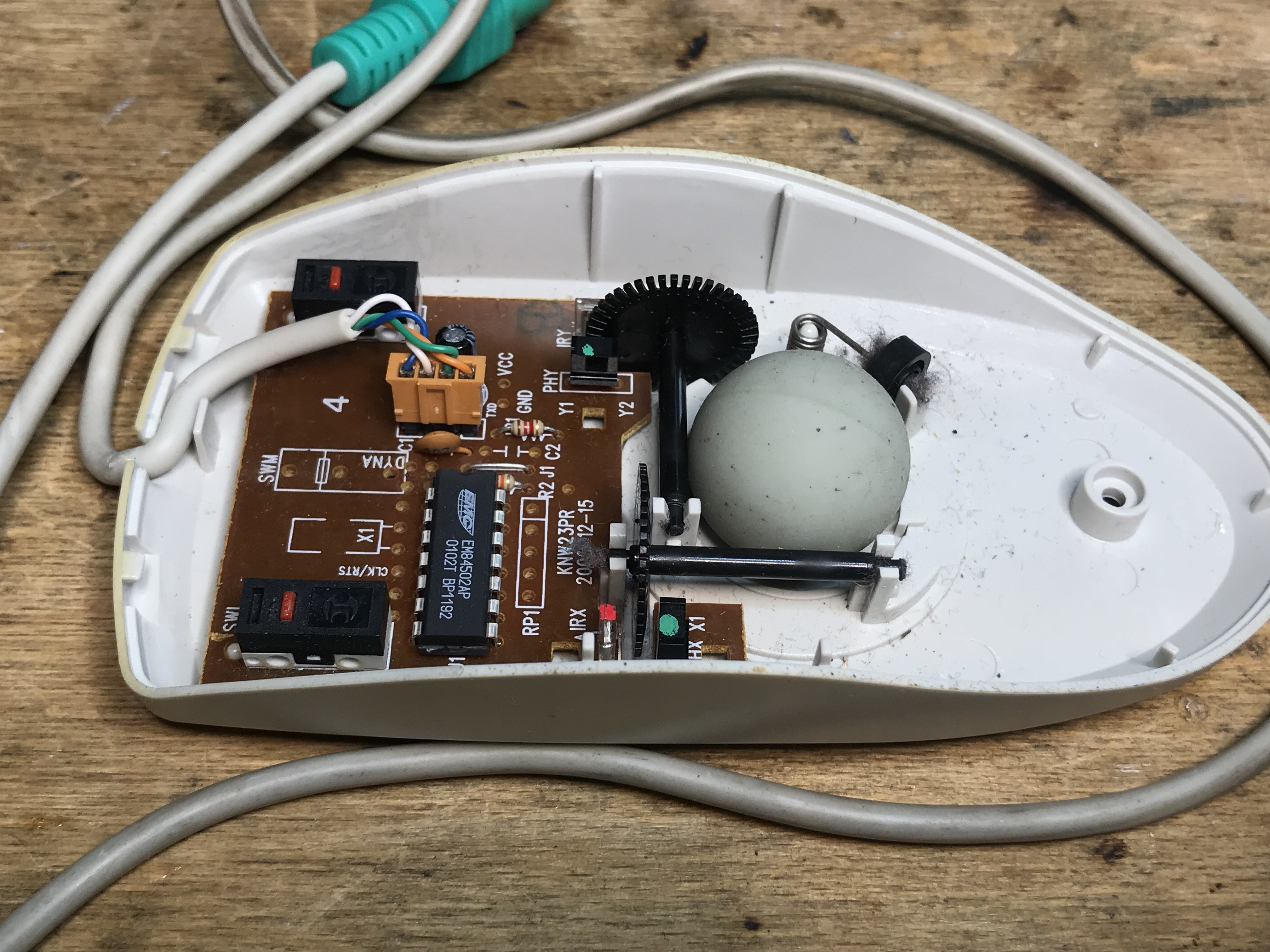 Mouse museum - gallery - inside an old PS/2 ball mouse, how does it work?