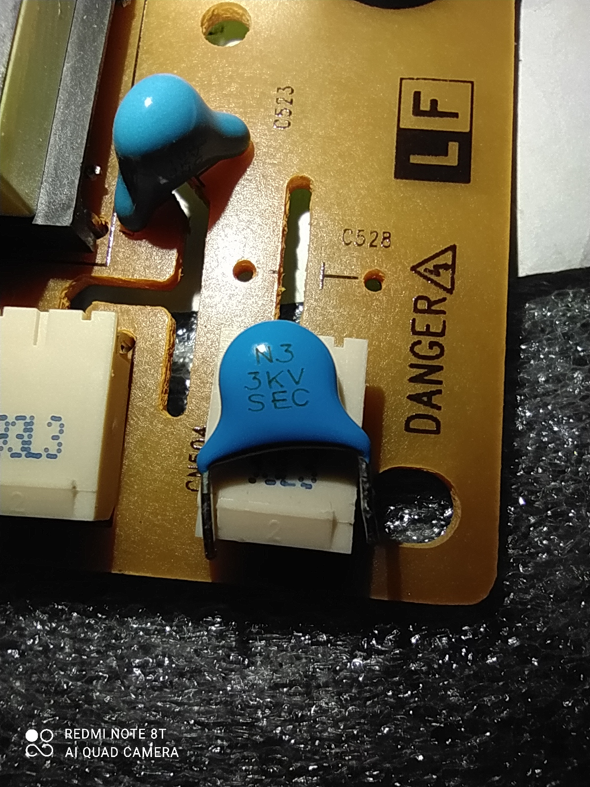 Monitor Hyundai X224W włącza się i za kilka sekund gaśnie obraz