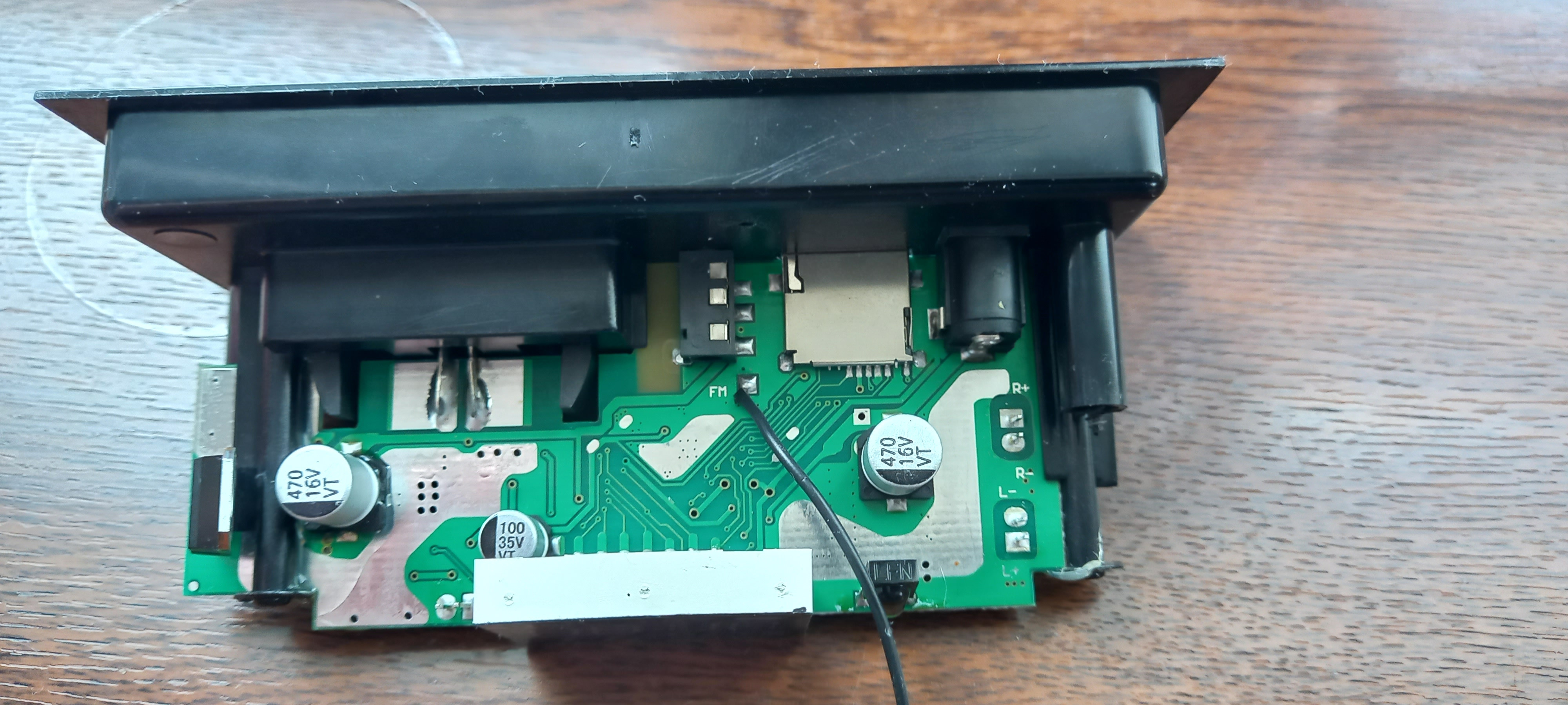 Iskrzenie przy podłączeniu zasilacza do soundbara Omega OG87B - naprawa ...