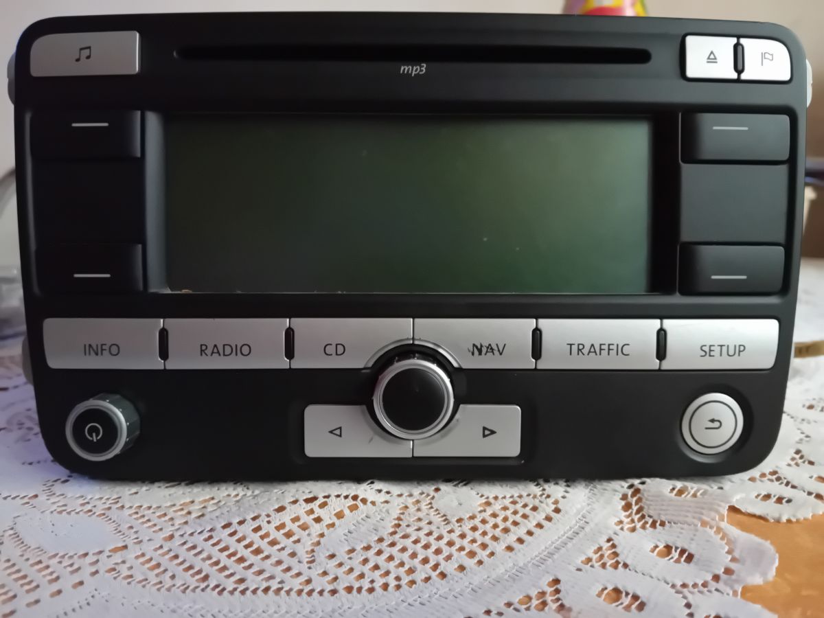 Kod do RNS 300 - poszukuję pomocy z odczytaniem kodu, oznaczenia na naklejce w opisie.