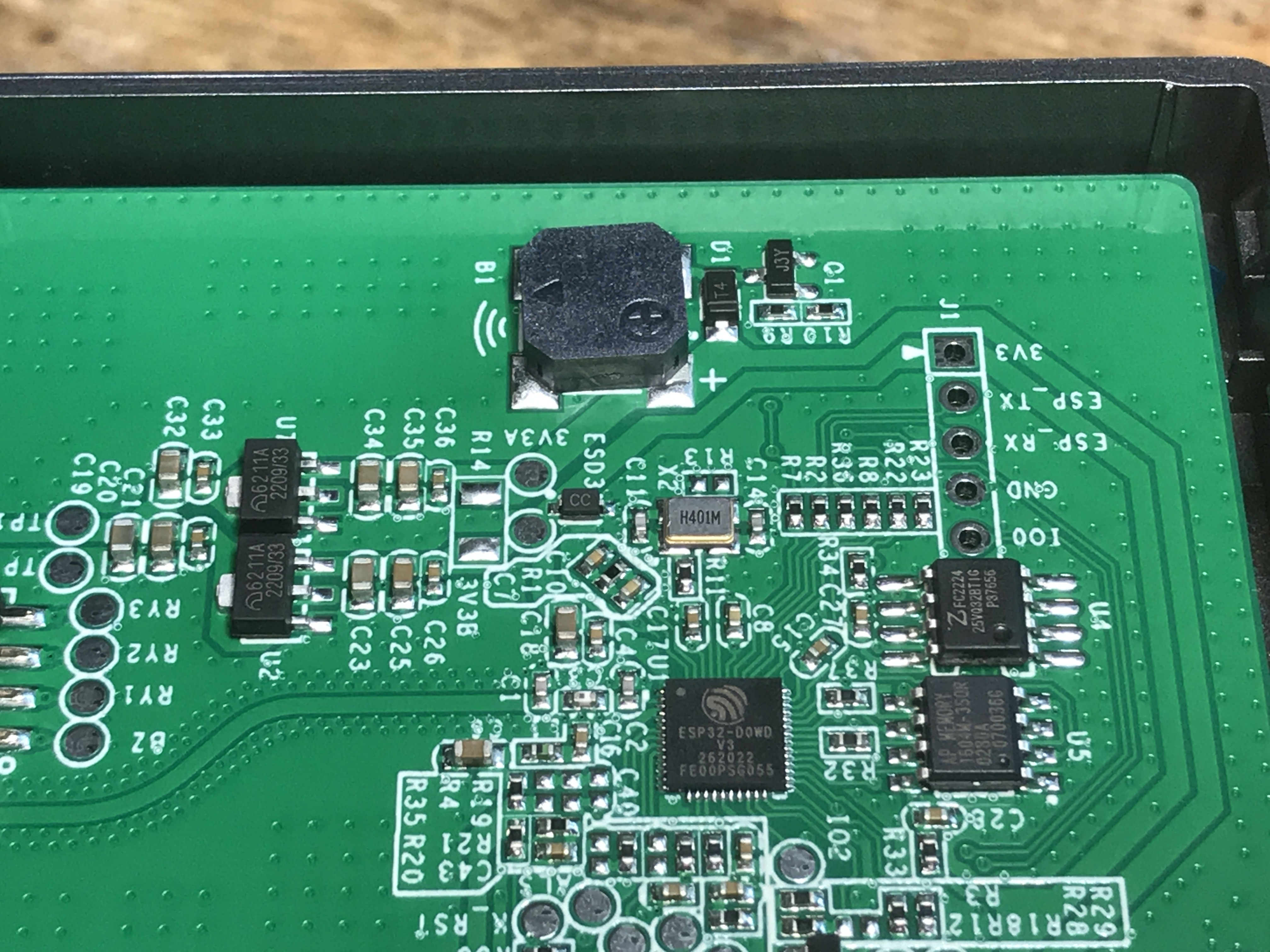 Wnętrze Sonoff NSPanel, czyli dotykowego ekranu do puszki do sterowania ...