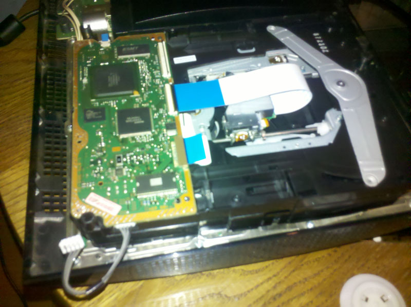 CECHK04 - PS3 - Niebieska dioda świeci, napęd nie wciąga płyt ...