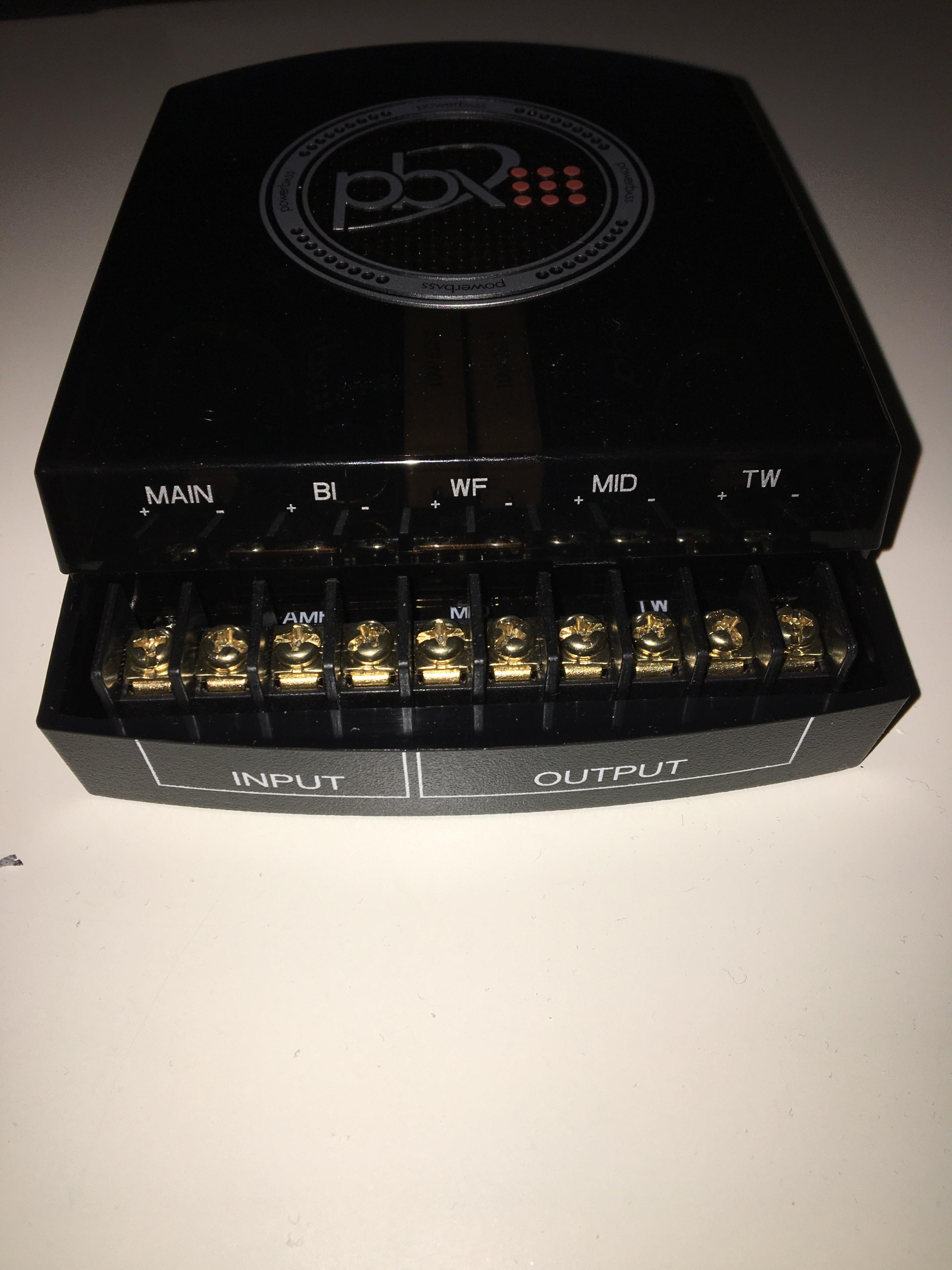 - Car radio + crossover z B-amp + 3way component speakers polaczenie