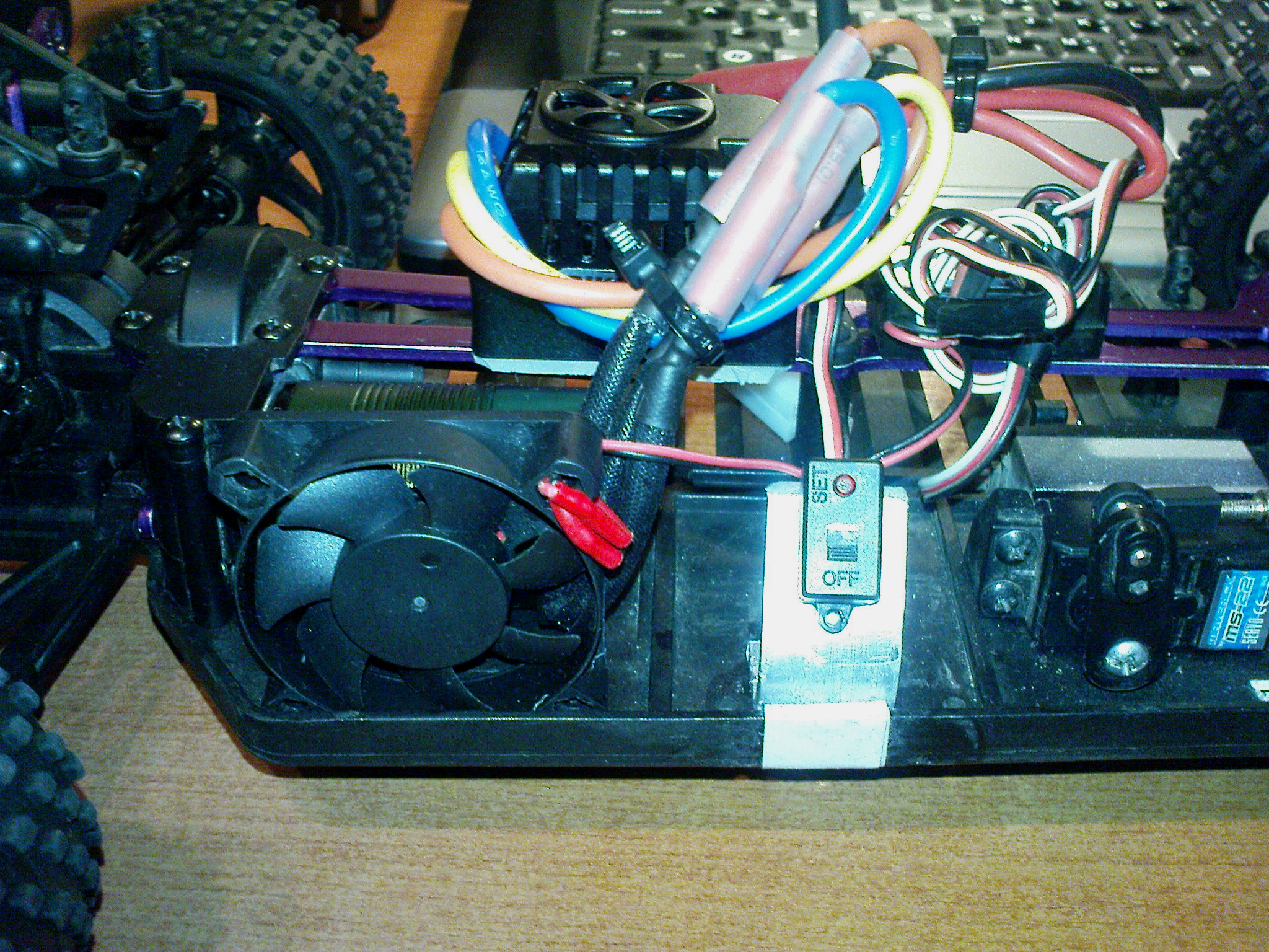 EZRUN-S10 RTR - Dioda SS14 pali się przy podłączaniu pakietu, regiel ...