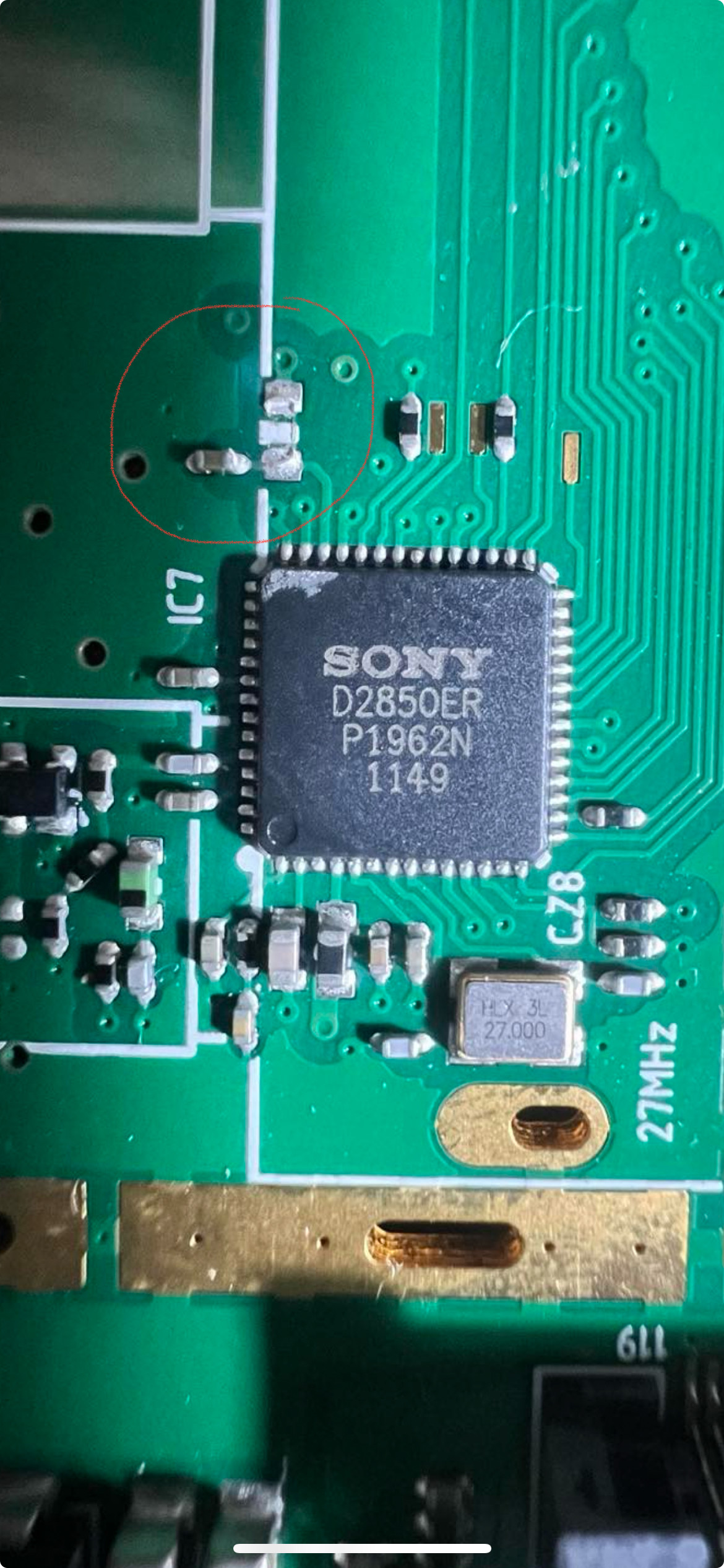 Schemat układu CXD2850ER SONY - brakujący rezystor, prośba o pomoc