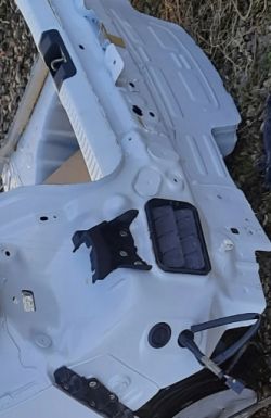 [Rozwiązano] Dacia Sandero 2018 - którędy przeciągnąć kable od kamery ...