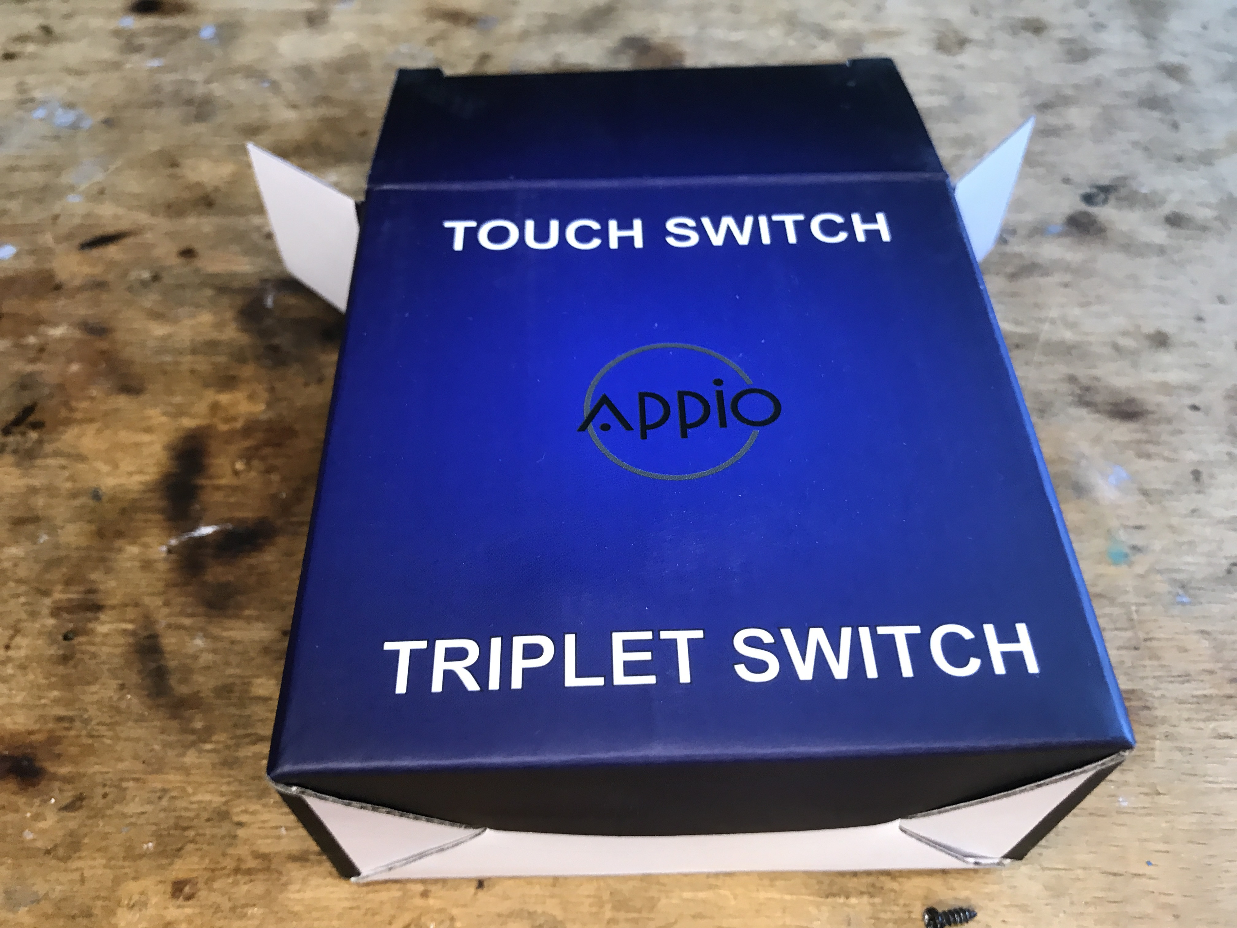 Wnętrze włącznika dotykowego bez WiFi opartego na popularnym TTP223 ...