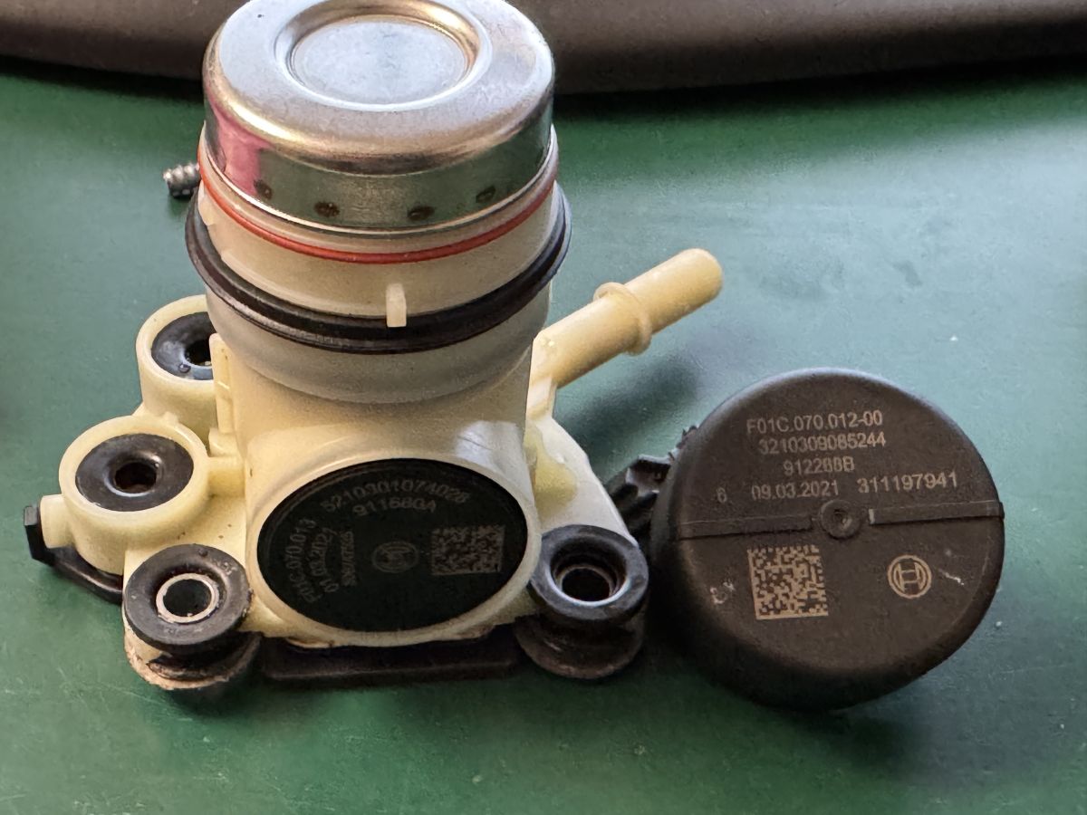 Bosch F01C250171/F01C070013 pompka AdBlue – jak rozebrać?