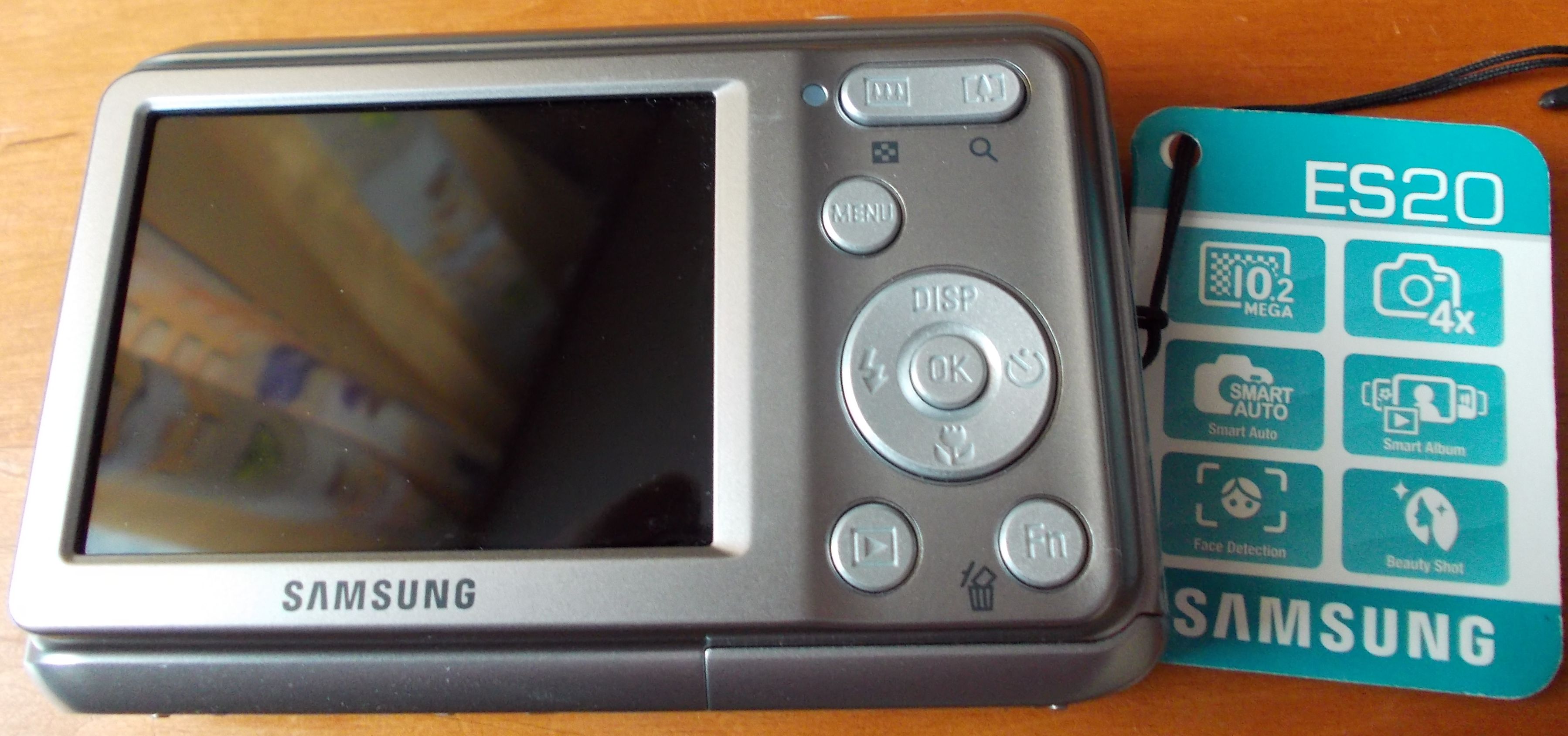 [Sprzedam] SAMSUNG ES20 10Mpx 4xZoom, stabil. srebrny -Komplet zadbany