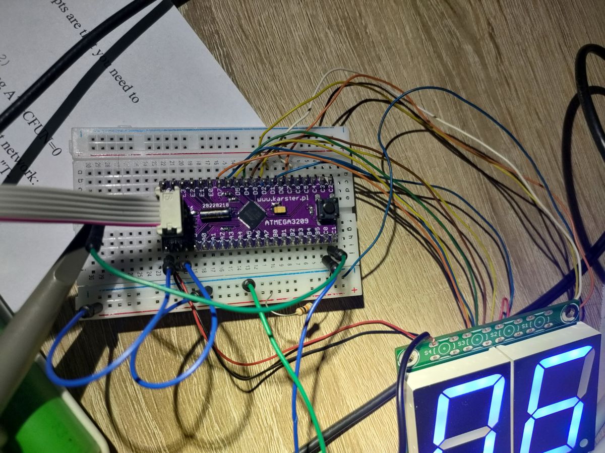 ATmega3209 TCB PWM sygnał widoczny na sąsiednich pinach