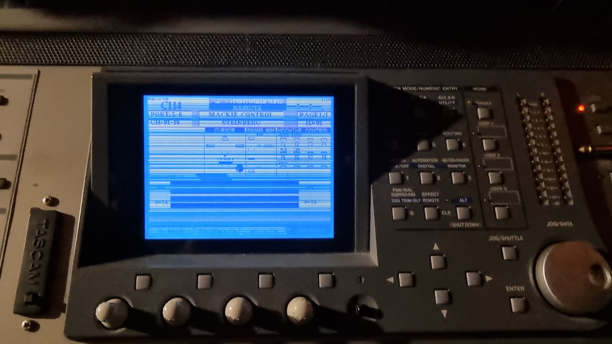 Pasy na wyświetlaczu TASCAM DM-3200 - naprawa we Wrocławiu i karta ...
