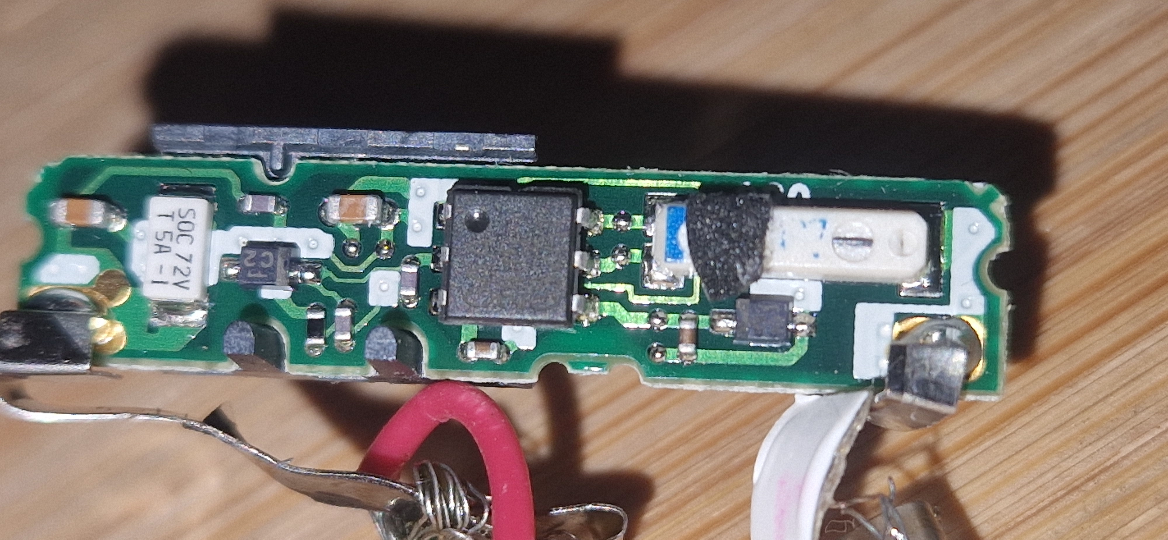 Brak napięcia na stykach baterii Sony CMD J6 po wymianie ogniwa