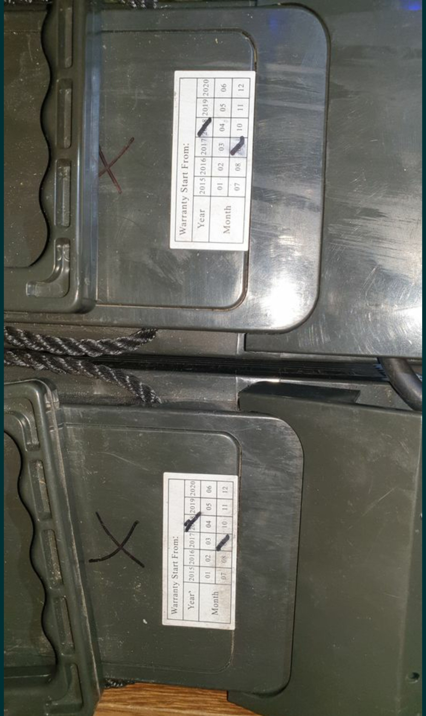 Cztery akumulatory AGM 12V 100Ah jdo 24V jakie napięcie ładowania.