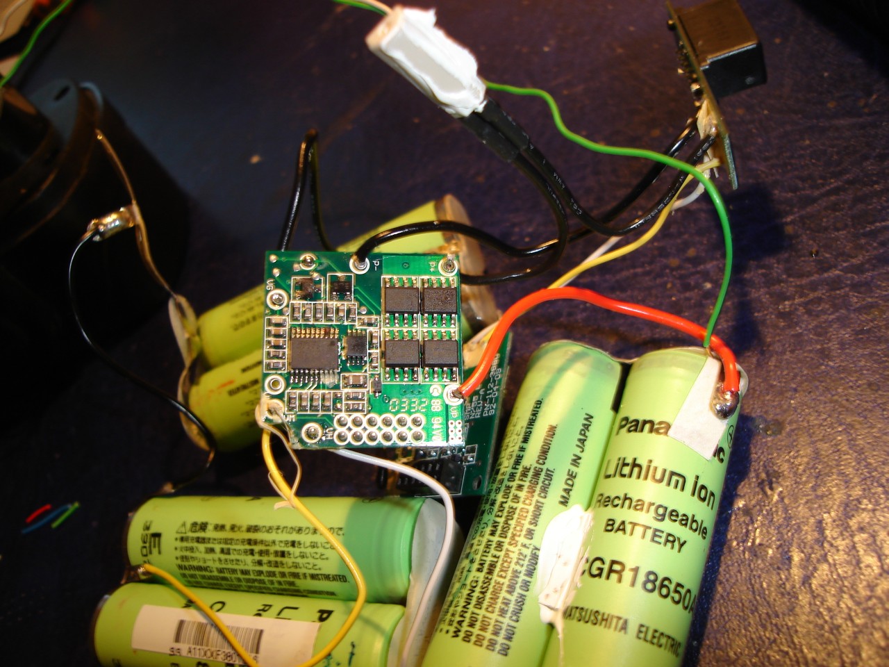 Ładowanie baterii w laptopie - Regeneracja ogniw New - 30