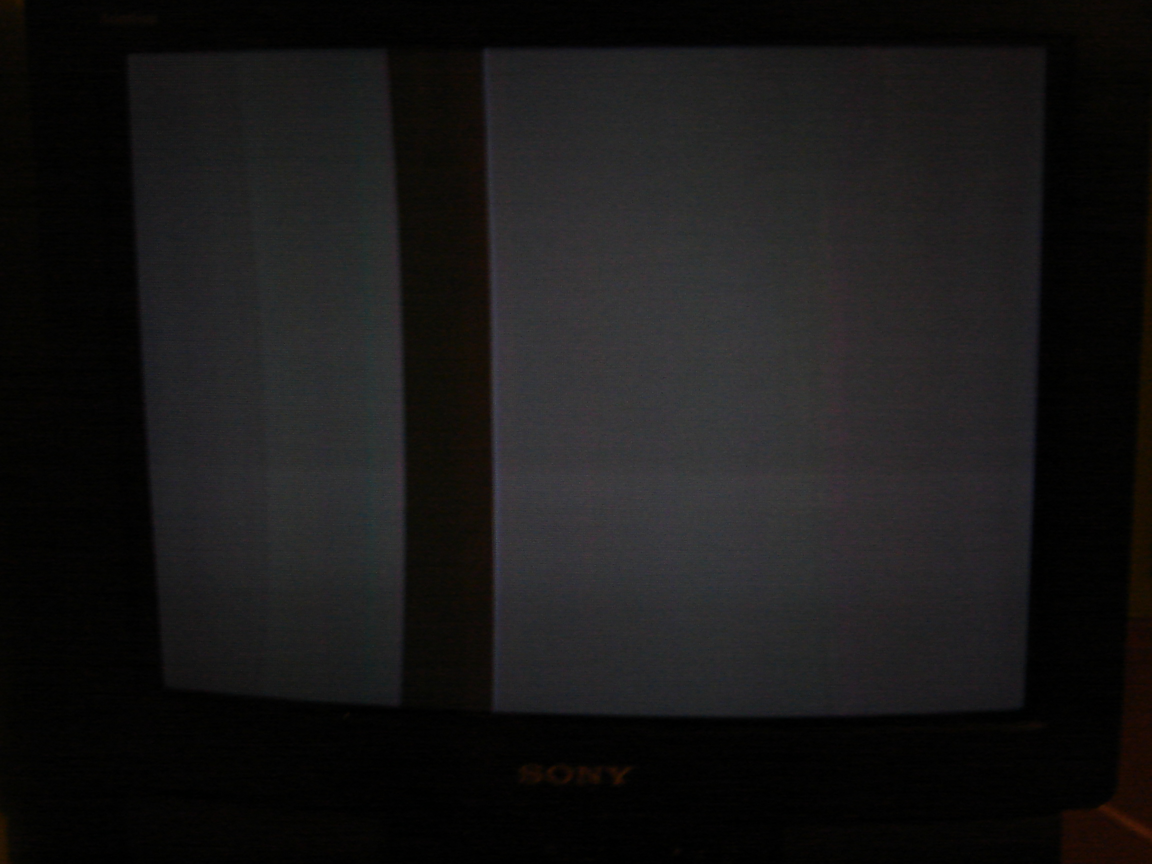 Sony KV-M2101K - obraz dzielony na pół, czarny pas, rozciągnięty obraz