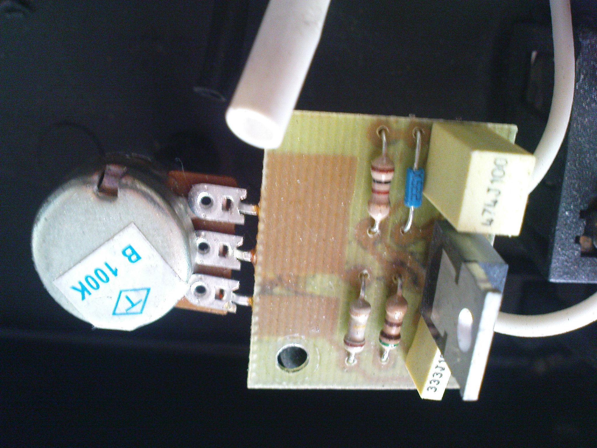 Jak naprawić spalony prostownik 12V z oznaczeniem 333j100? Diody sprawne