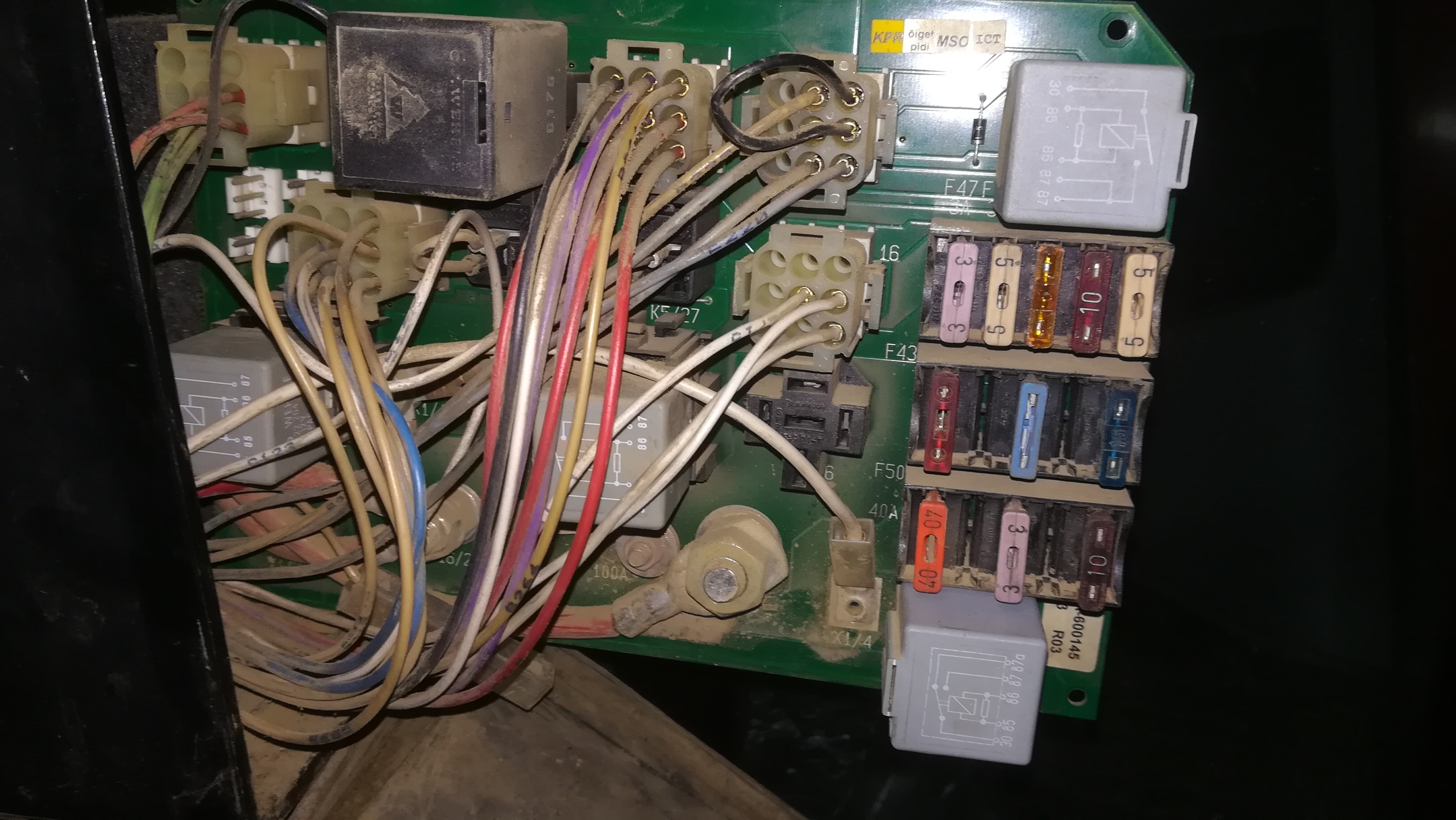 Case cs 150 - Po zrobieniu zwarcia Brak świateł Case cs 150