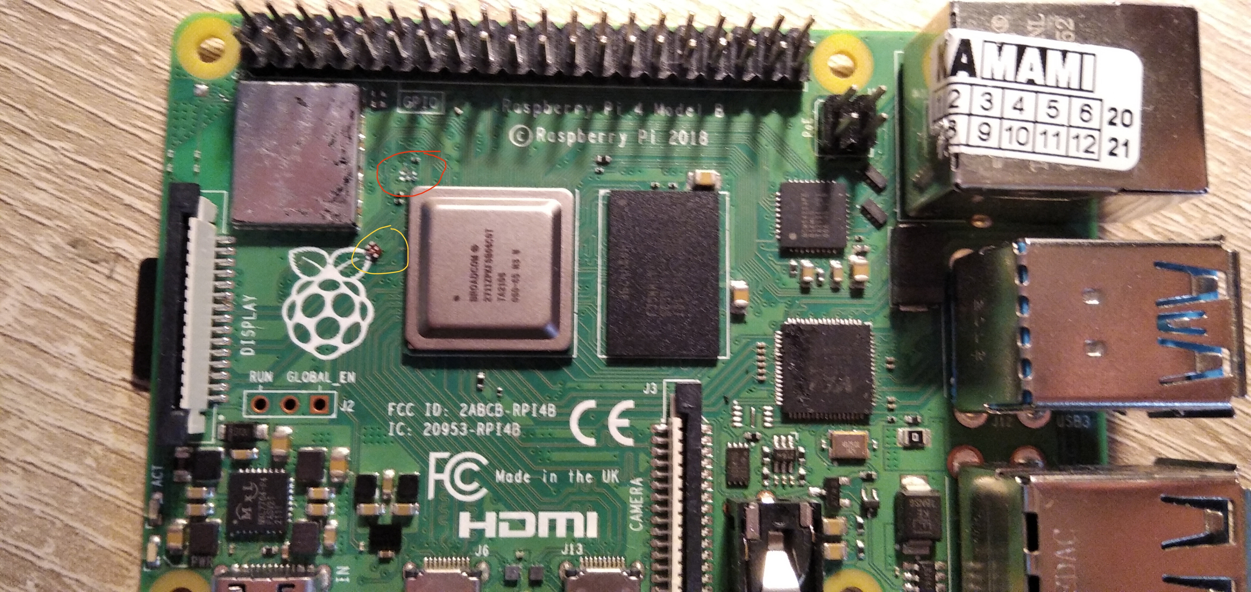 Mechaniczne uszkodzenie Raspberry Pi 4B - odczepiony element podczas ...