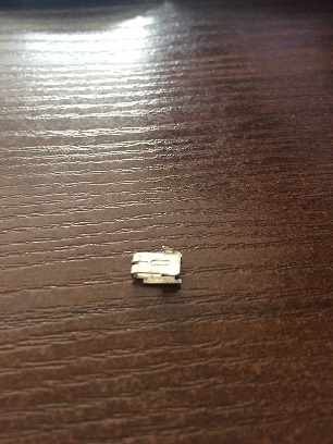 Uszkodzone gniazdo baterii - Oderwany plastik. Płyta NVIDIA AWRDACPI.