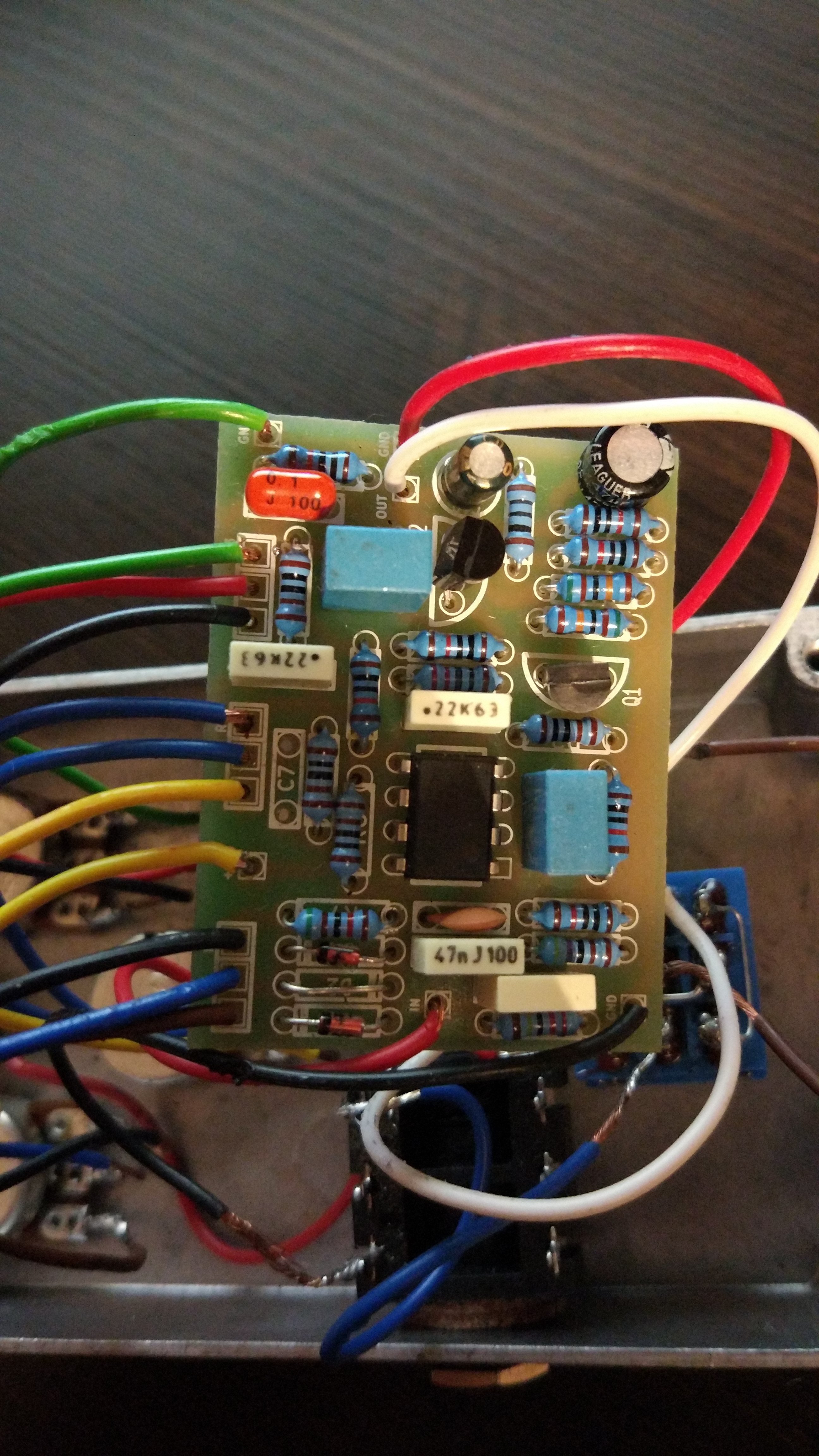 DIY TS 808 Tube Screamer - brak dźwięku, tylko szum po włączeniu