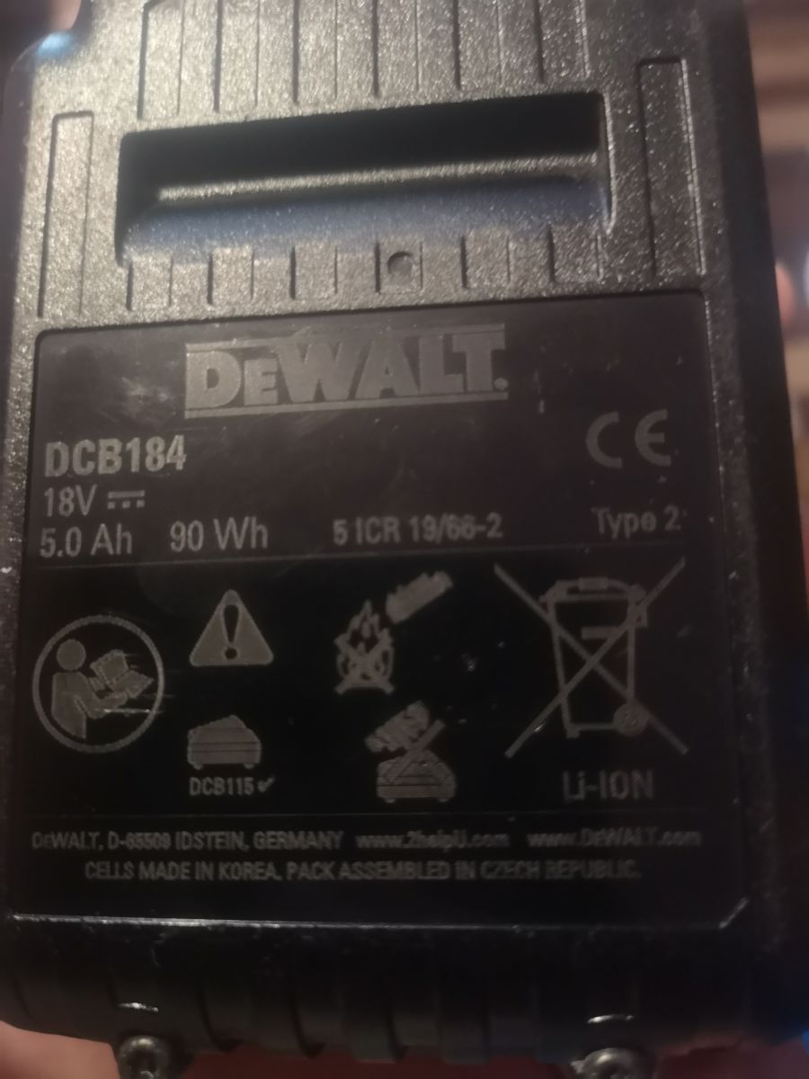 Ułamany pin złącza baterii w radiu DeWalt DCR020 - gdzie kupić, naprawa ...
