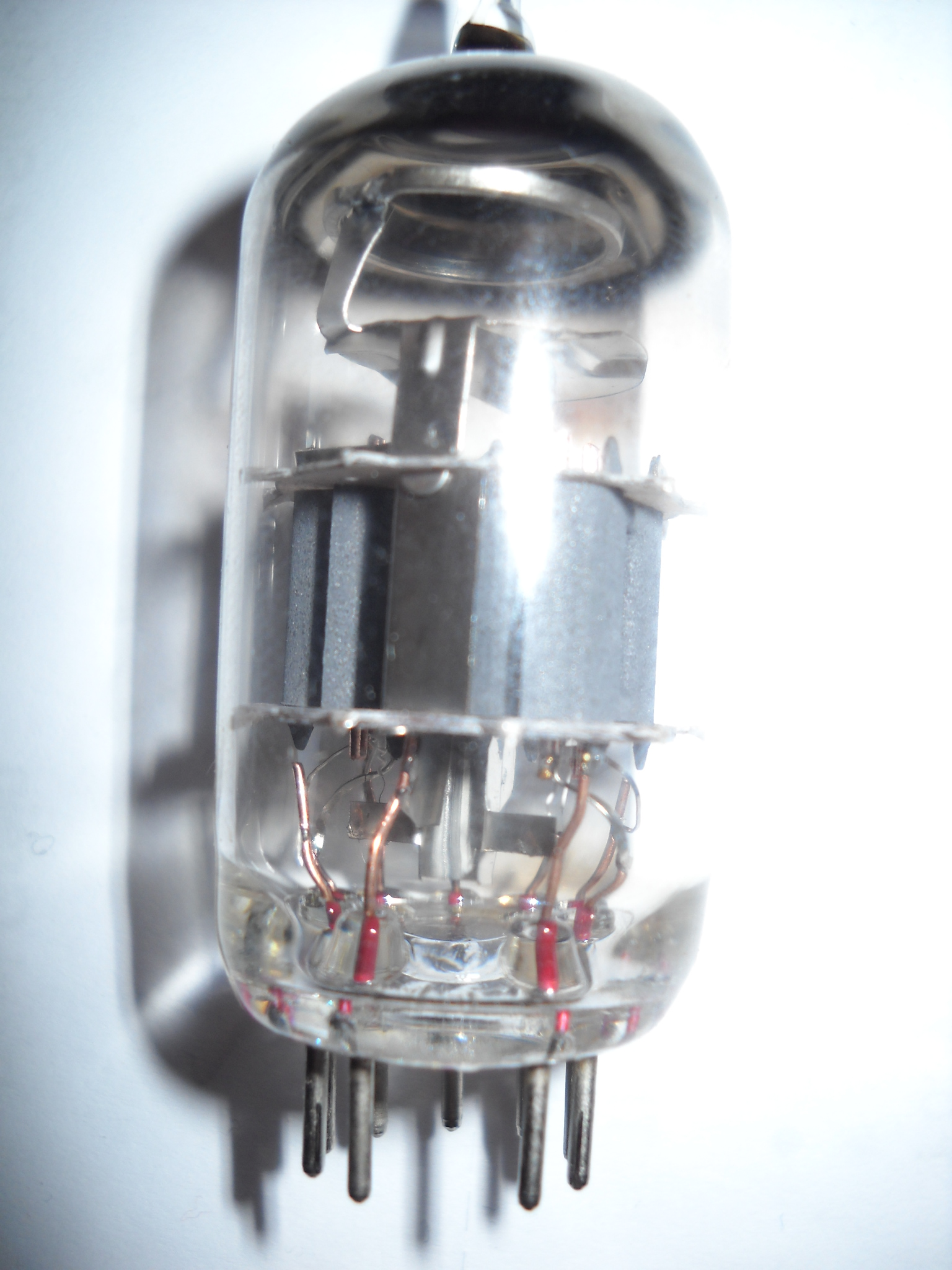 Laney TF300 - Buczenie na przesterze, uszkodzona lampa ECC83?