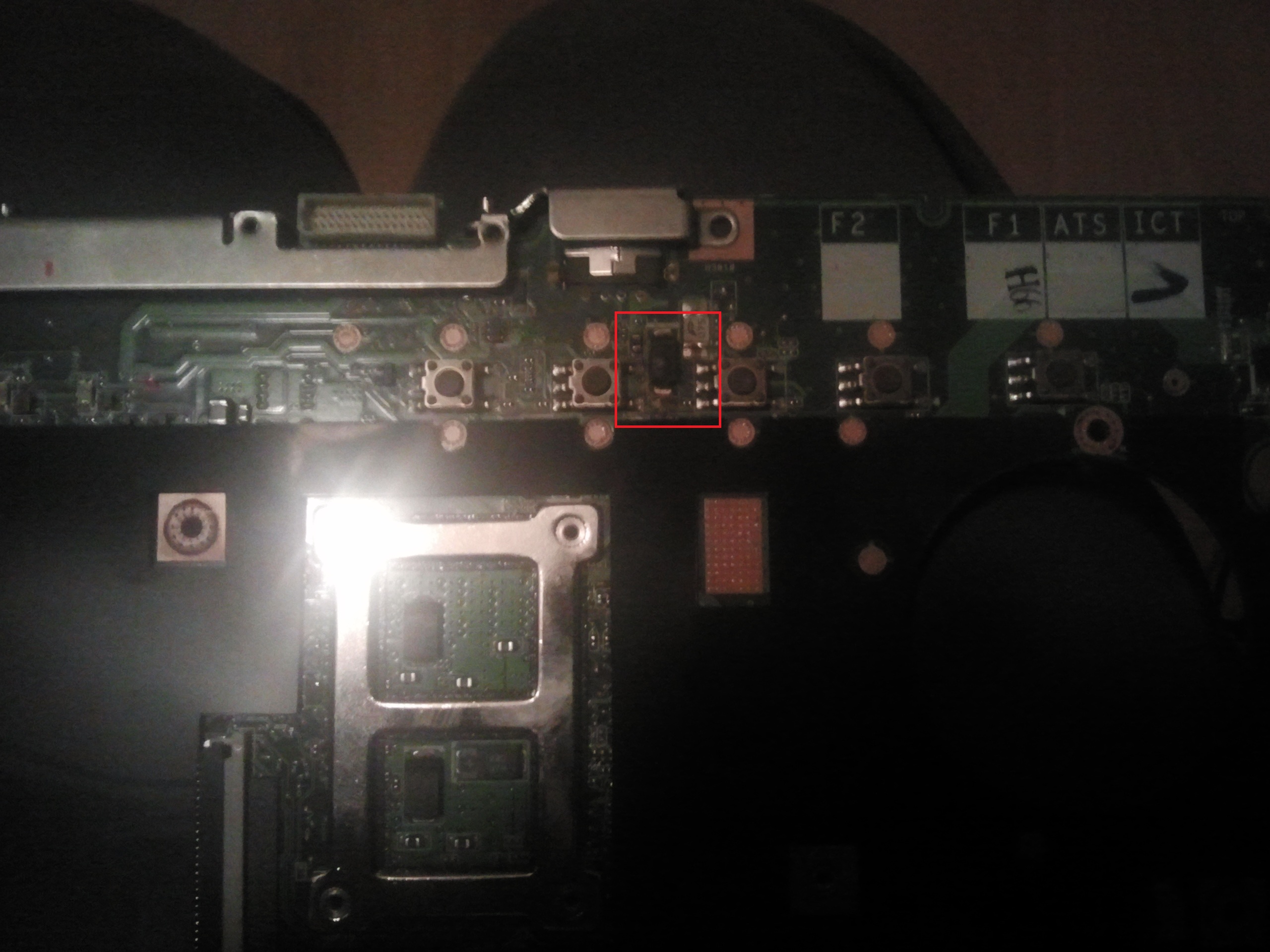 Laptop ASUS F5RL - Przepalone "coś" na płycie głównej.