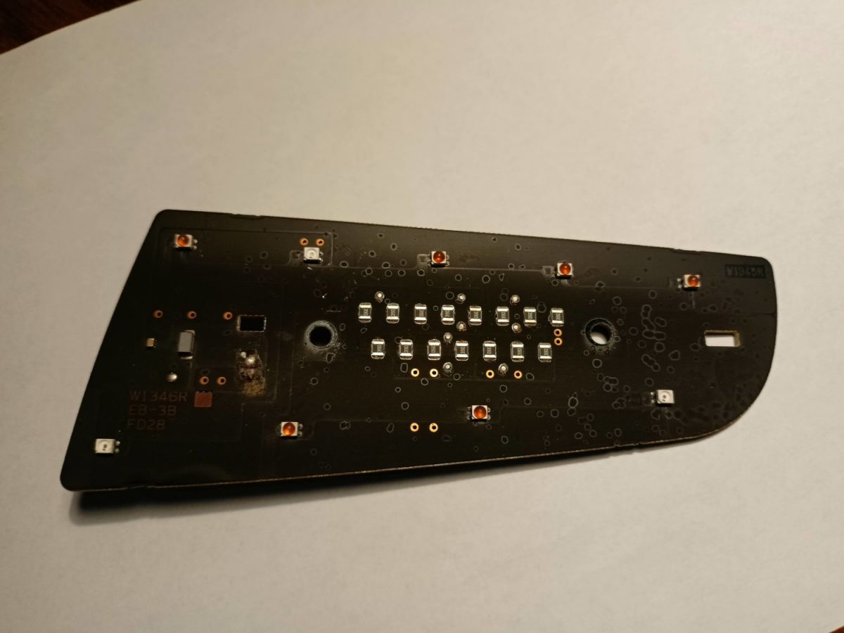 Zidentyfikowanie czerwonej diody LED SMD z modułu światła stopu Subaru ...