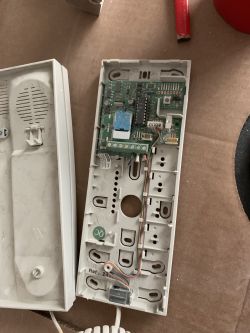 [Rozwiązano] Czy wymiana unifonu Fermax 2451 na głośnomówiący 5601 jest ...