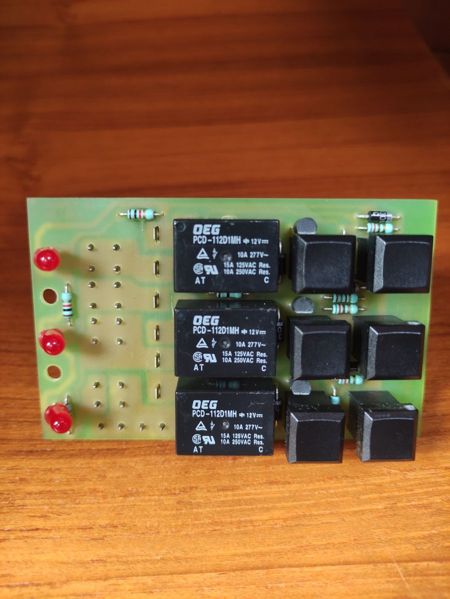 Niedziałający panel Scheiber C-98003.01 na Jeanneau Sun Odyssey 35 ...
