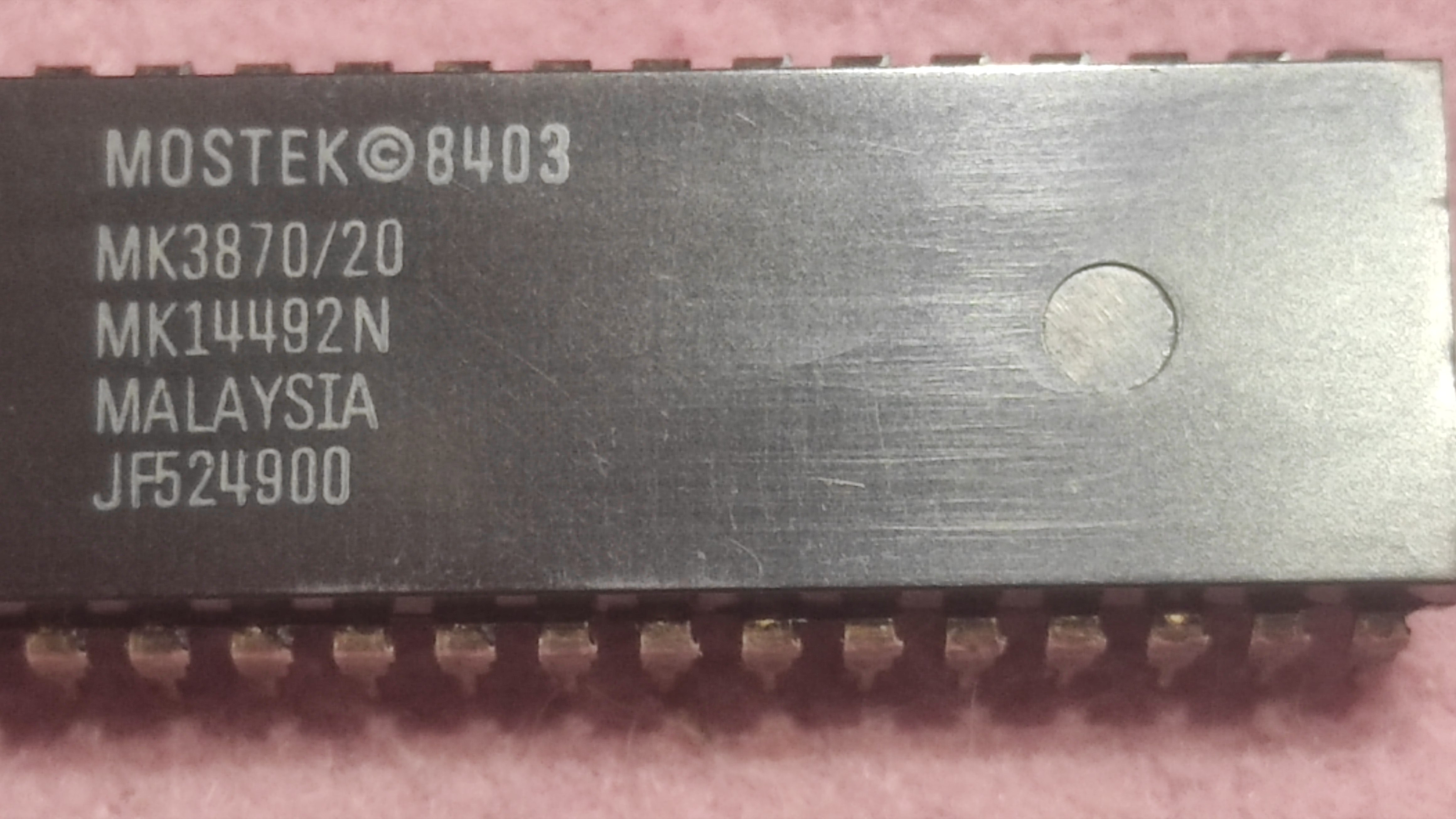 Fluke 8050A - Czy można wymienić procesor Mostek MK3870/20 bez programowania?