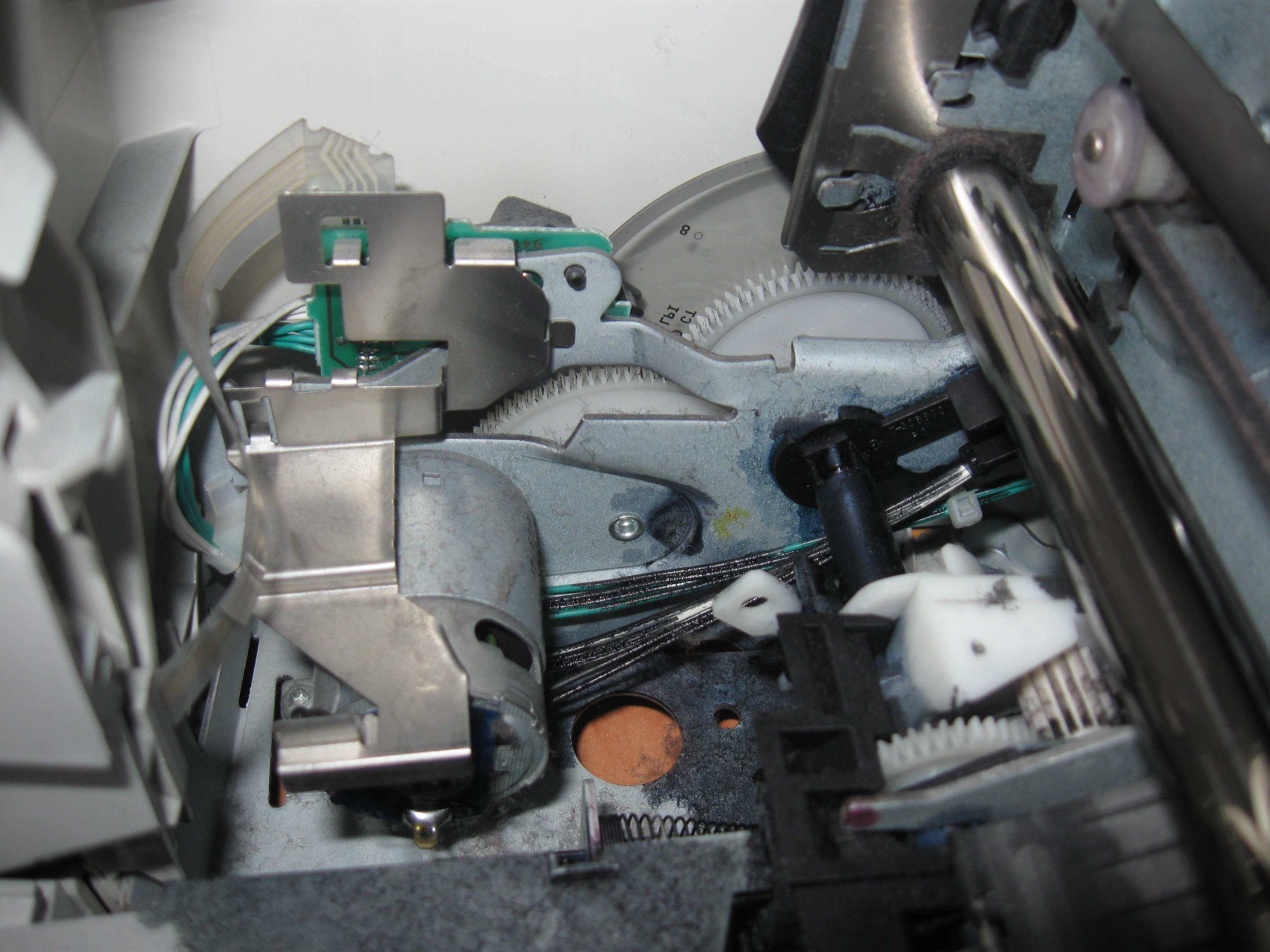 HP DeskJet 710C - zacinanie się elementów mechanicznych