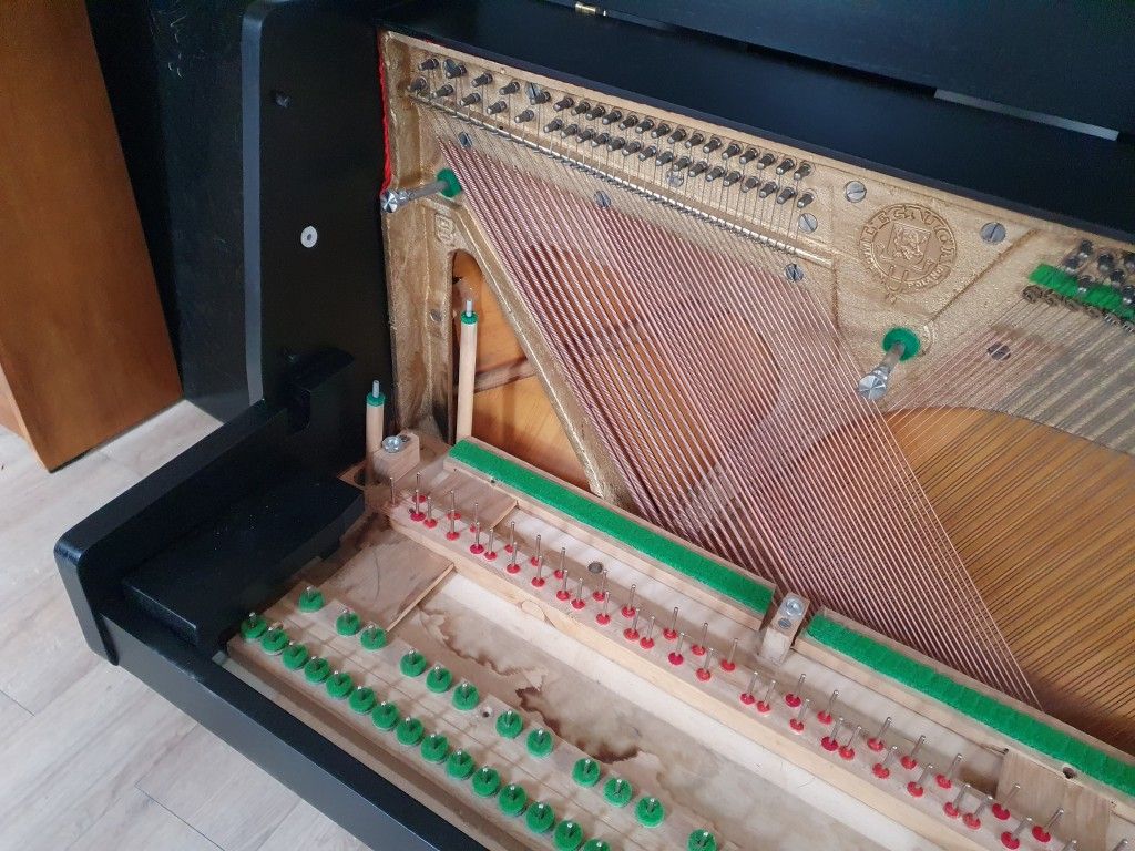 Jak wymienić lub wyregulować tłumiki w starym niemieckim pianinie? - 6