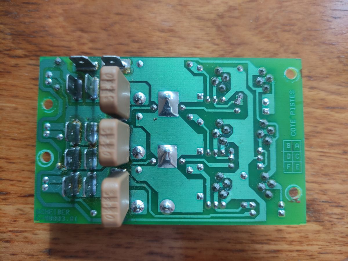 Niedziałający panel Scheiber C-98003.01 na Jeanneau Sun Odyssey 35 ...