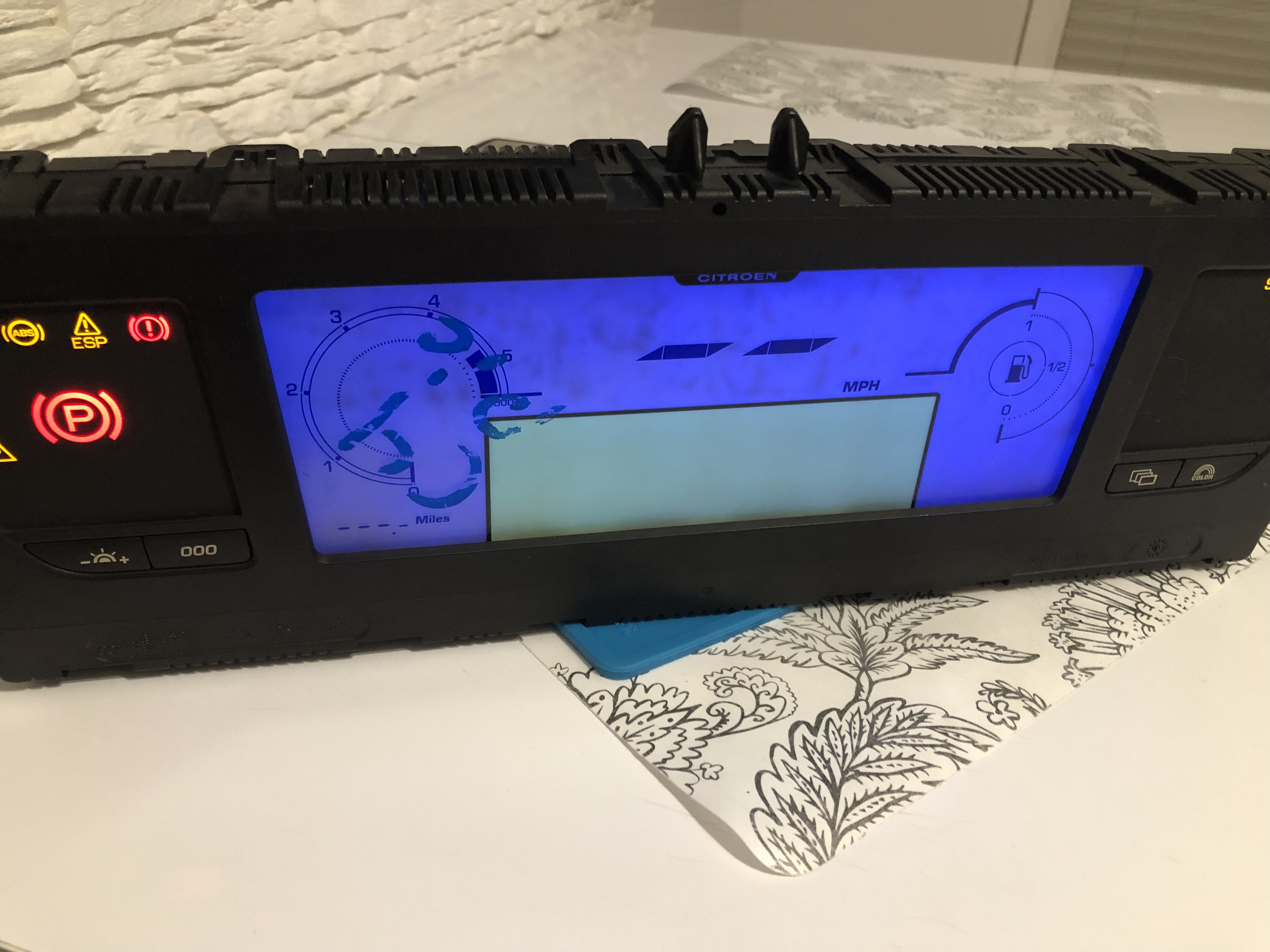 [Rozwiązano] Citroen C4 Picasso - jak na stole, na krótko podłączyć licznik