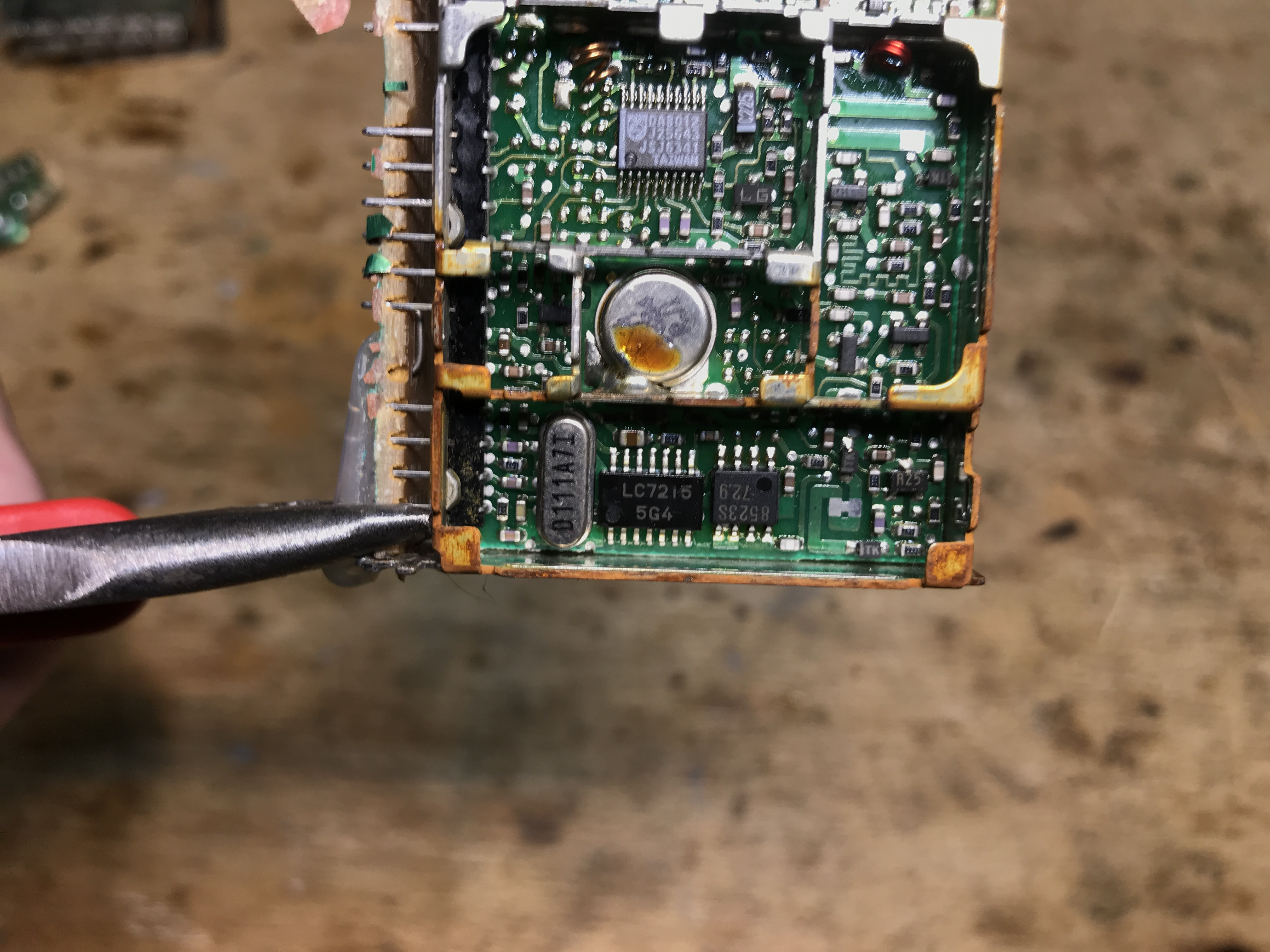 Stary tuner satelitarny Strong SRT-228 - wnętrze, odzysk części ze środka